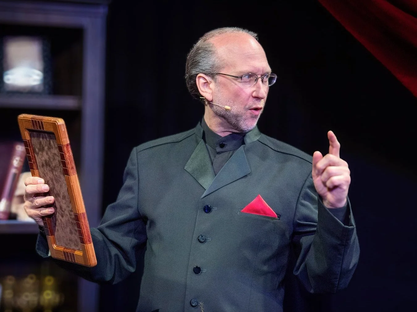 The Shows | Tickets | Date Night | Chicago Magic Lounge | Magic Show