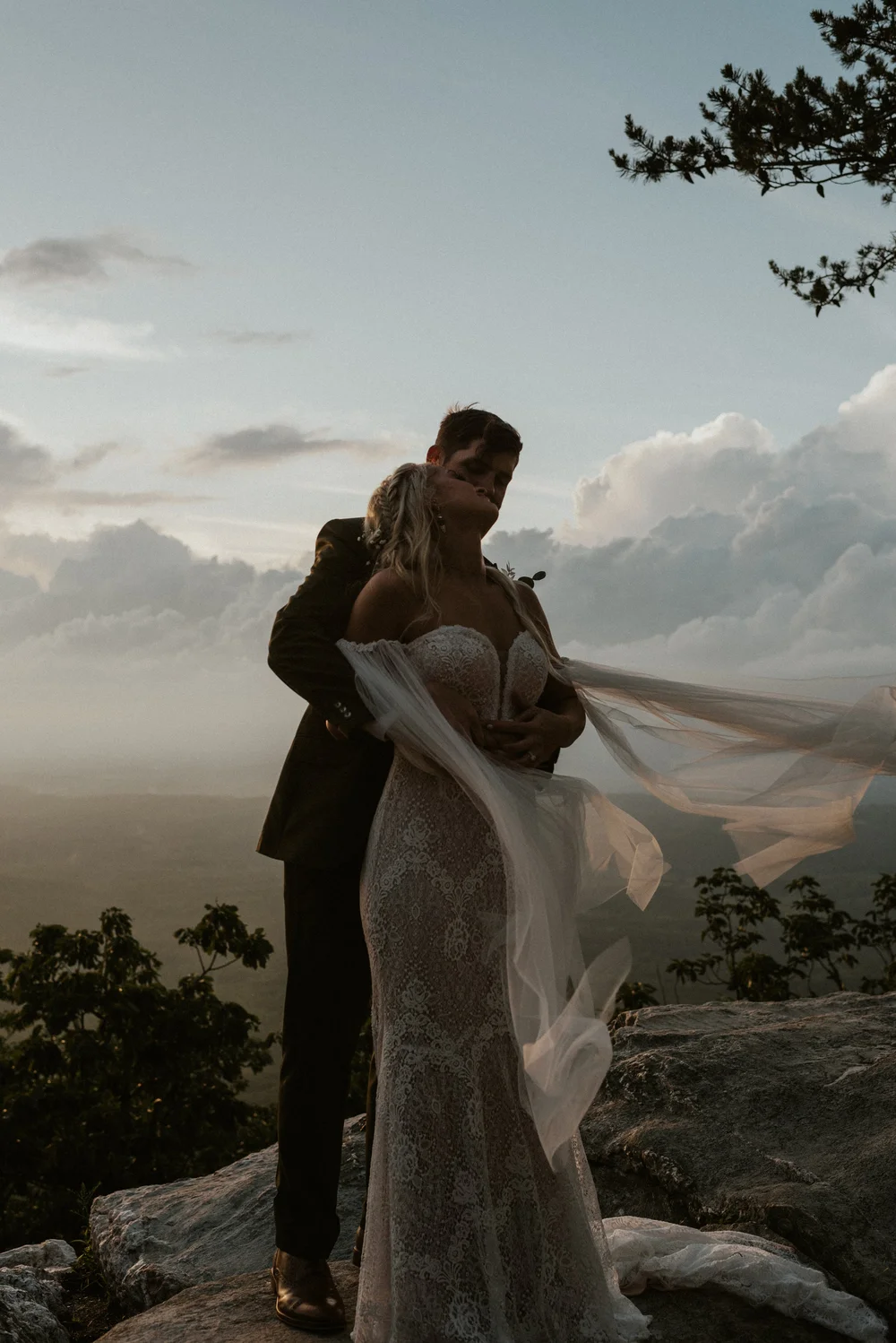 The Ultimate Guide to Eloping at Cheaha State Park, Delta, Alabama - Dakota Chasity Photography