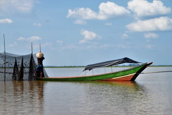 Navigating the Mystical Waters of the Mahakam River: Exploring ...