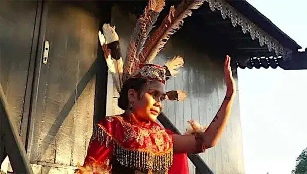 The Dayak People: Guardians of East Kalimantan’s Forests and Traditions ...