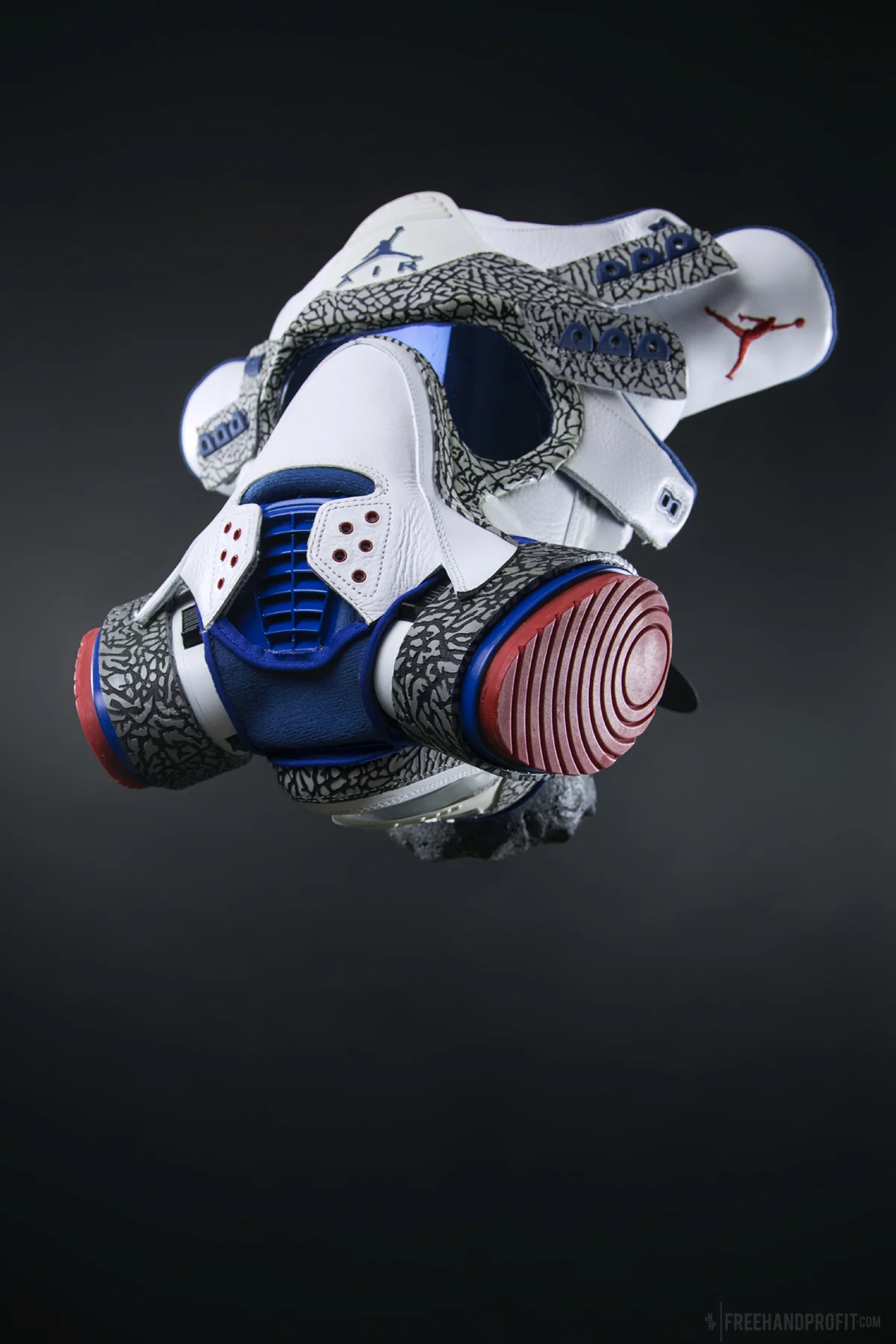 No.95: True Blue III Gas Mask — FREEHAND PROFIT