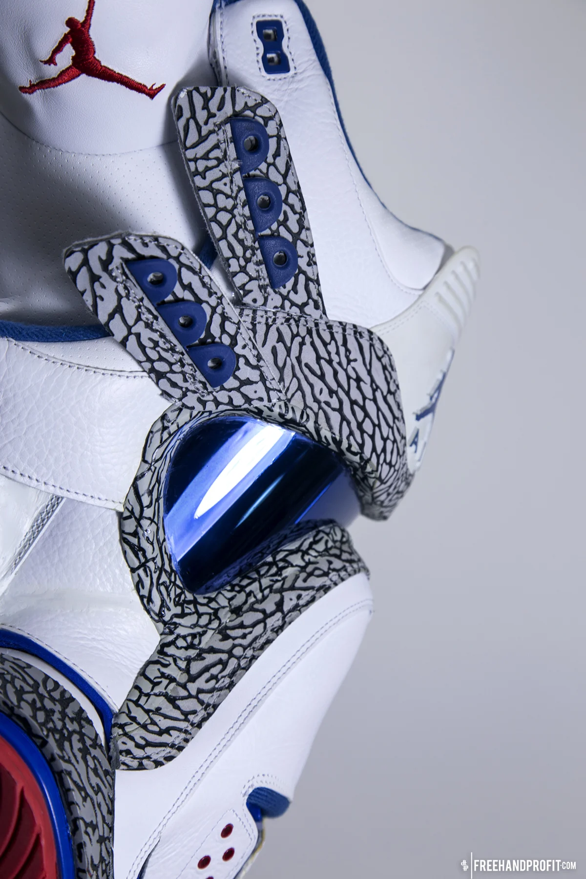 No.95: True Blue III Gas Mask — FREEHAND PROFIT