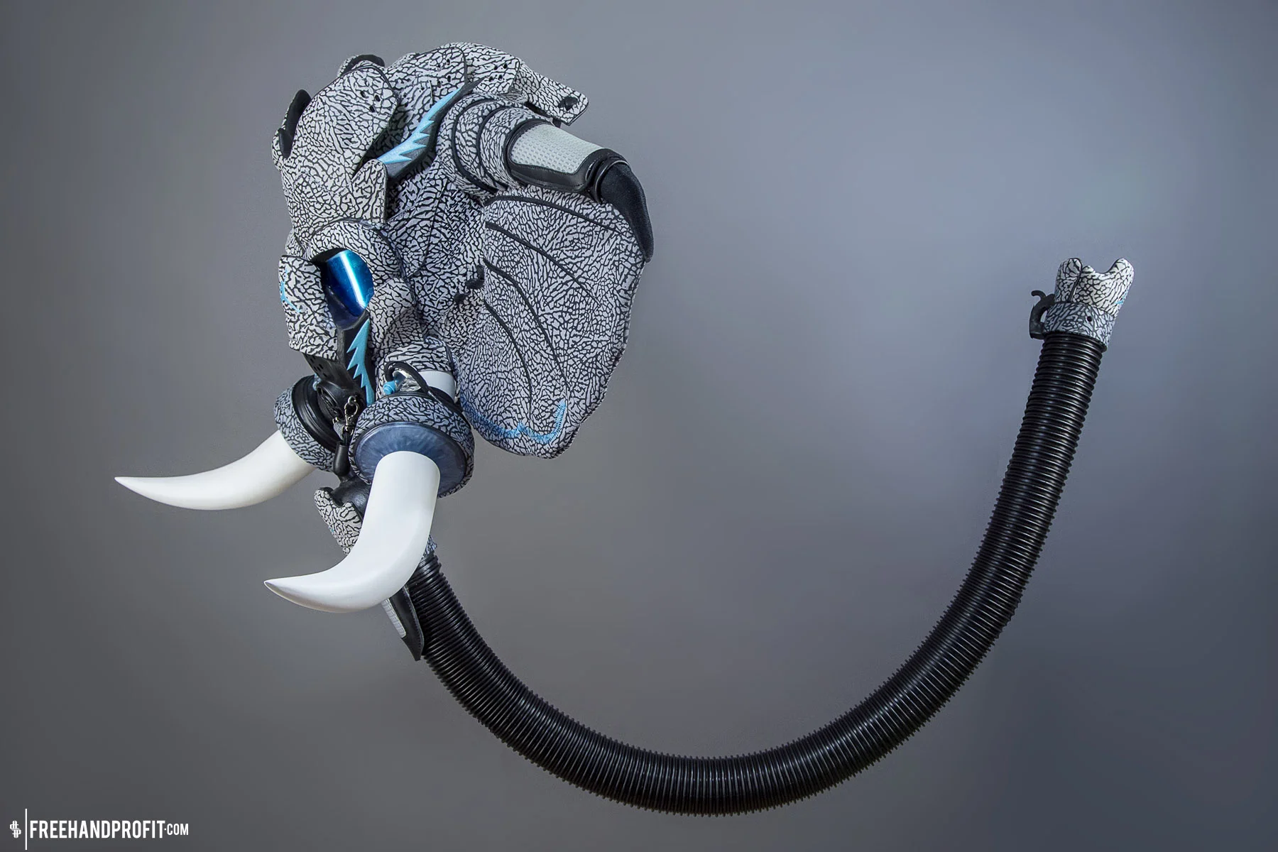 No.100: 3Lab5 Elephant Gas Mask — FREEHAND PROFIT