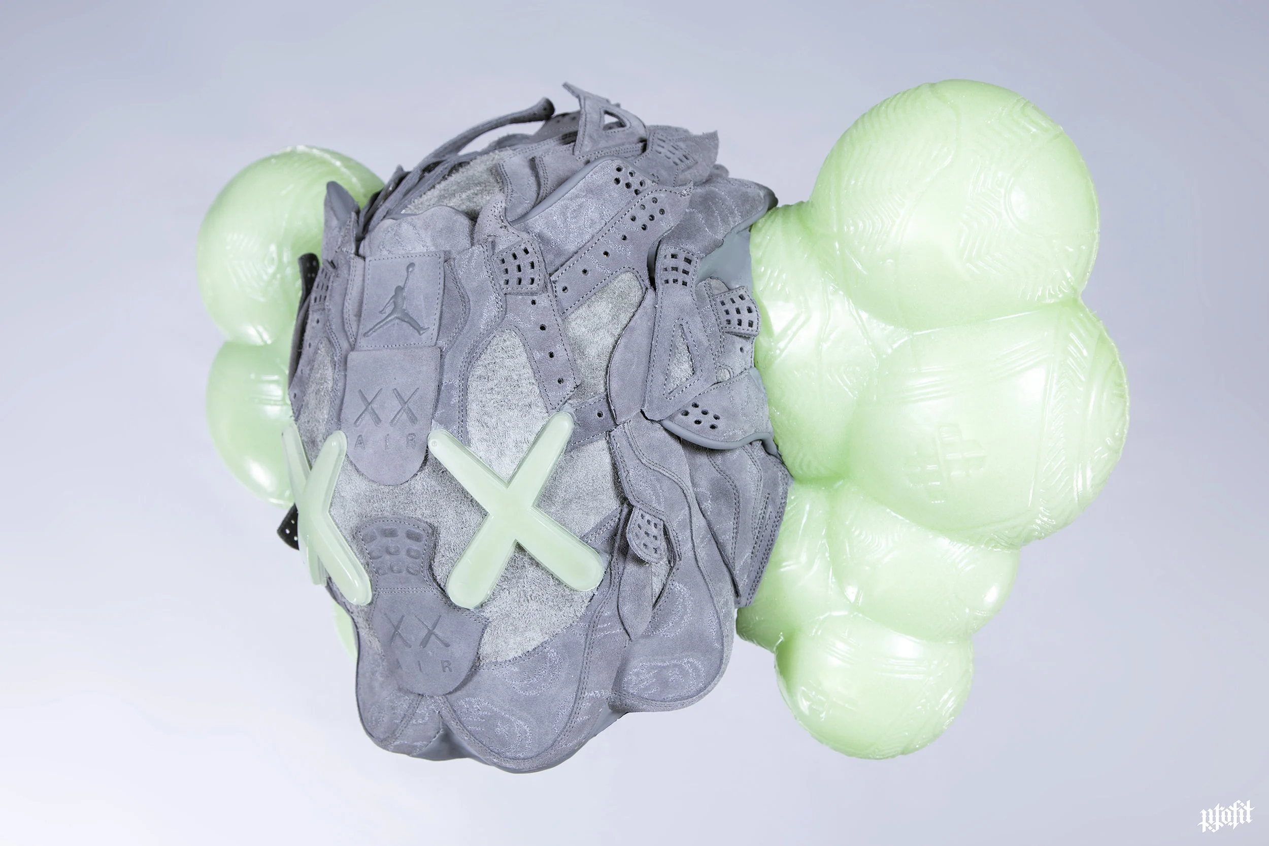 No.195: KAWS IV Companion Helmet — FREEHAND PROFIT