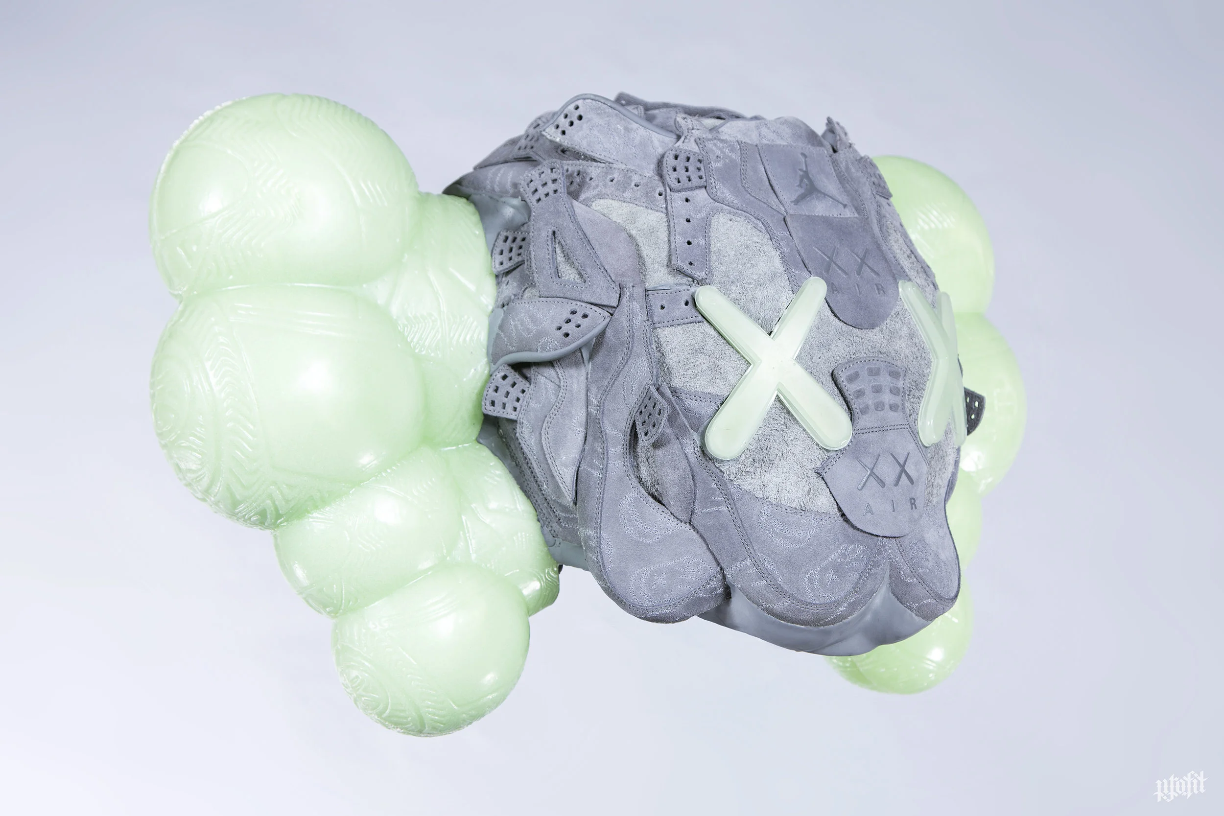 No.195: KAWS IV Companion Helmet — FREEHAND PROFIT