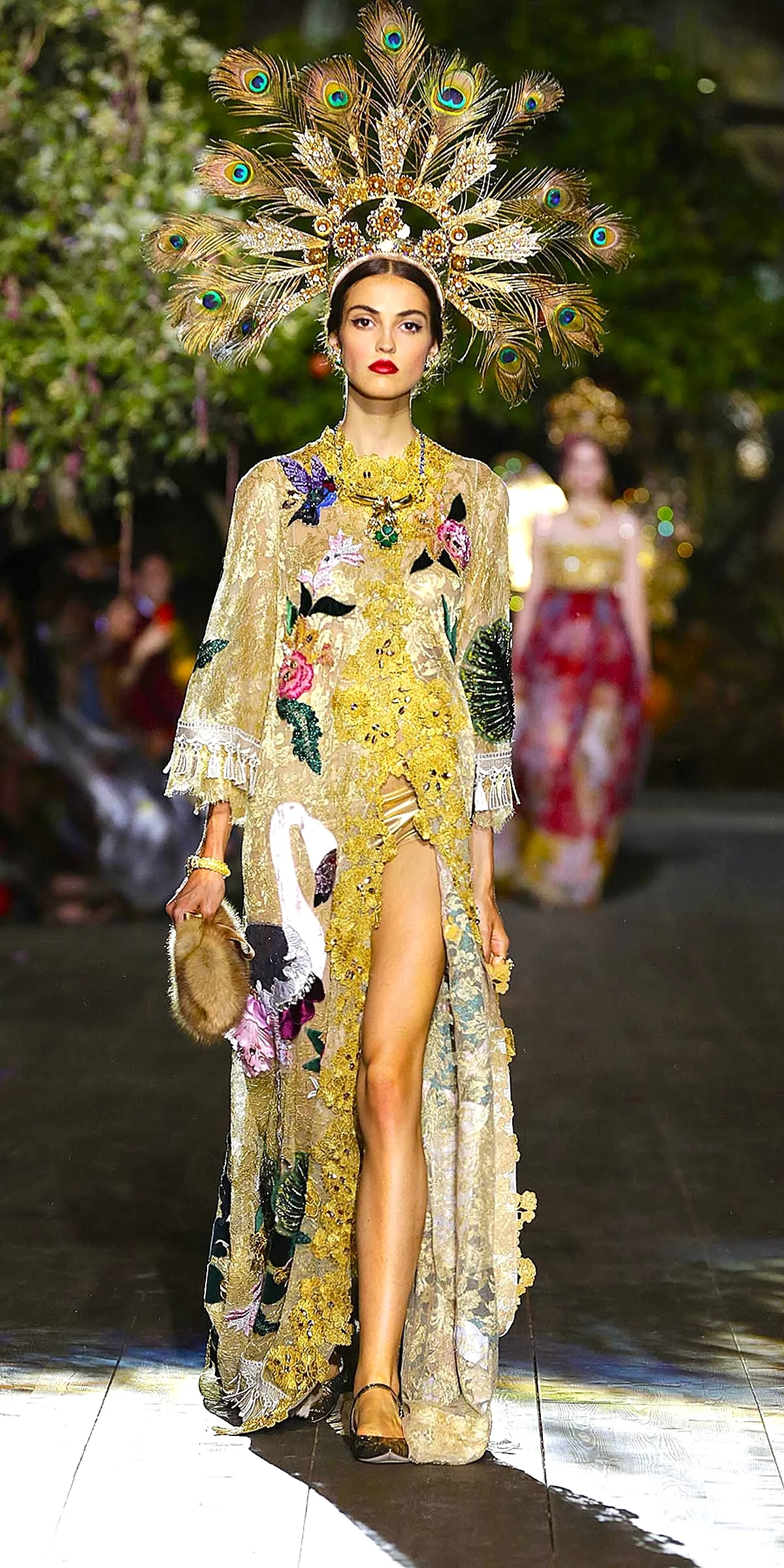 Dolce & Gabbana’s Midsummer Night’s Dream: Alta Moda Autumn/Winter 2015 ...