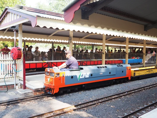 Diamond Valley Railway - Eltham - Melbourne - Review - Busy City Guide