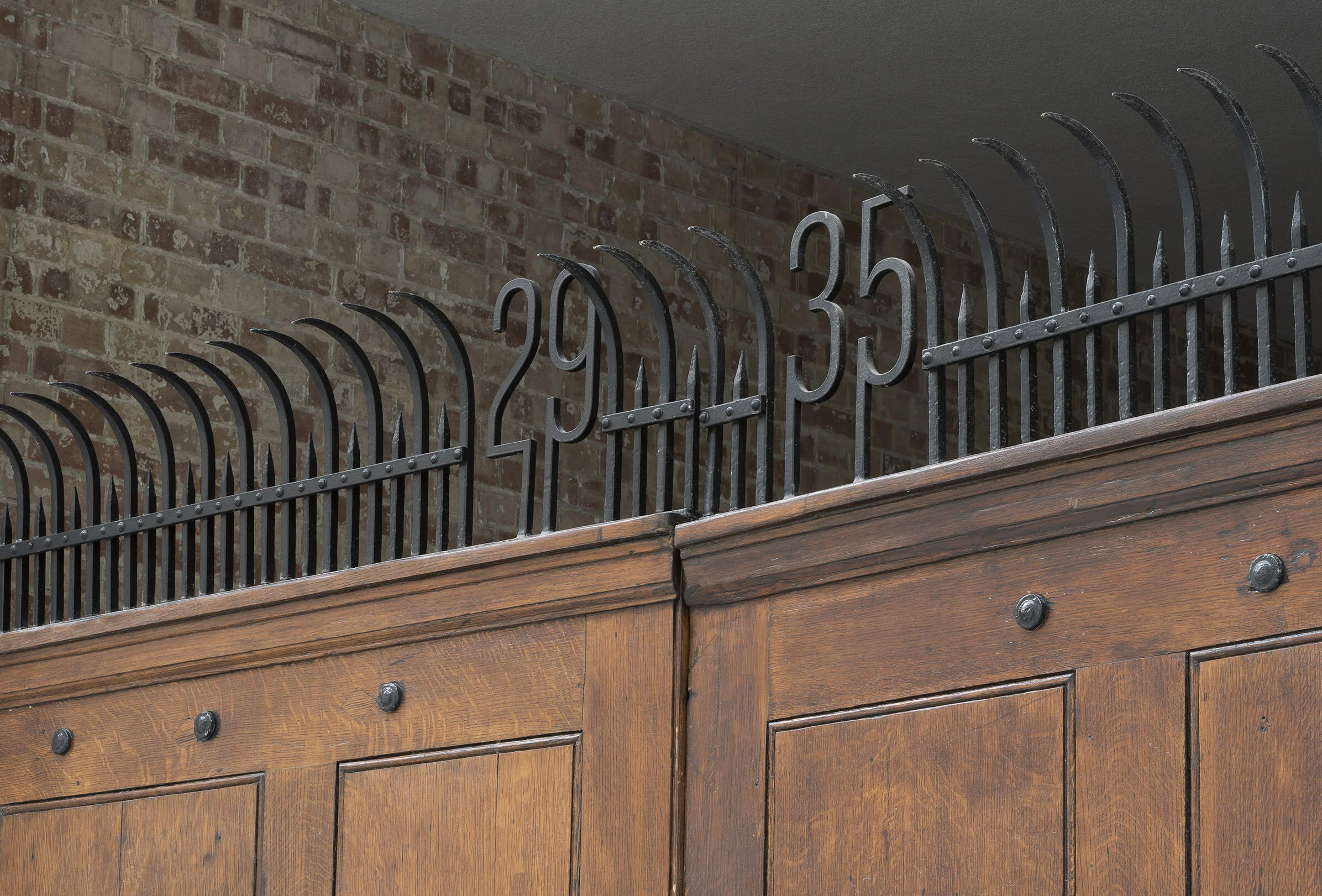 the gaslight — bureau de change