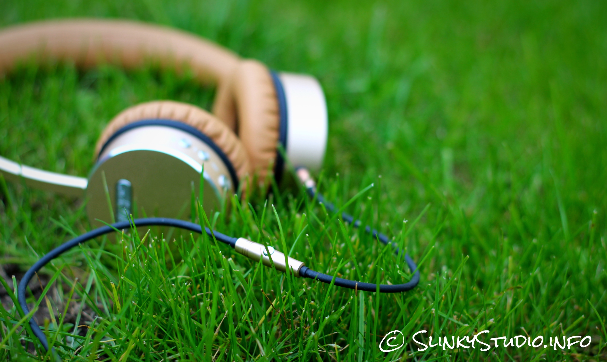 SACKit WOOFit Bluetooth Headphones Review - Slinky Studio