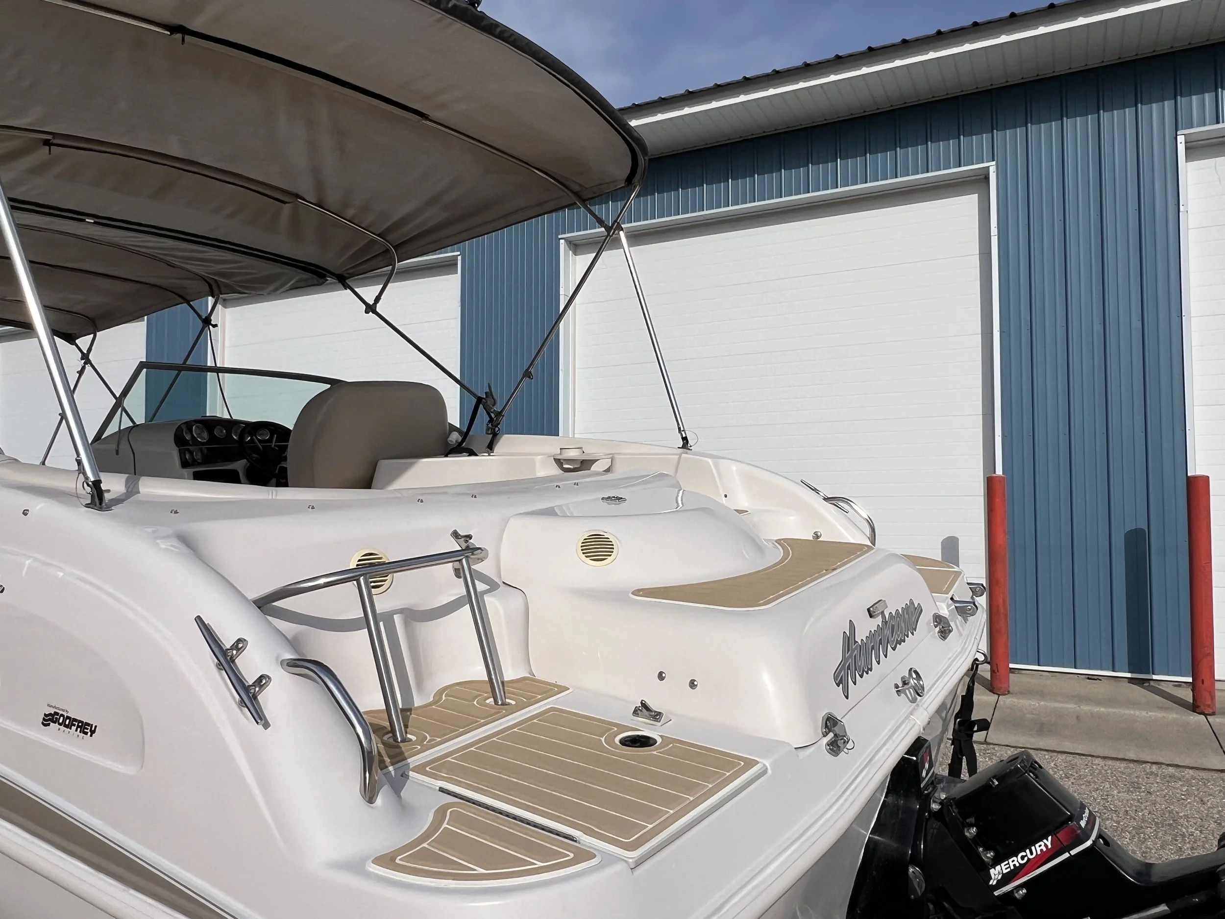 2001 Hurricane 23' Deckboat w/ 5.7 V8 Mercruiser & Trailer — Sun Sport ...