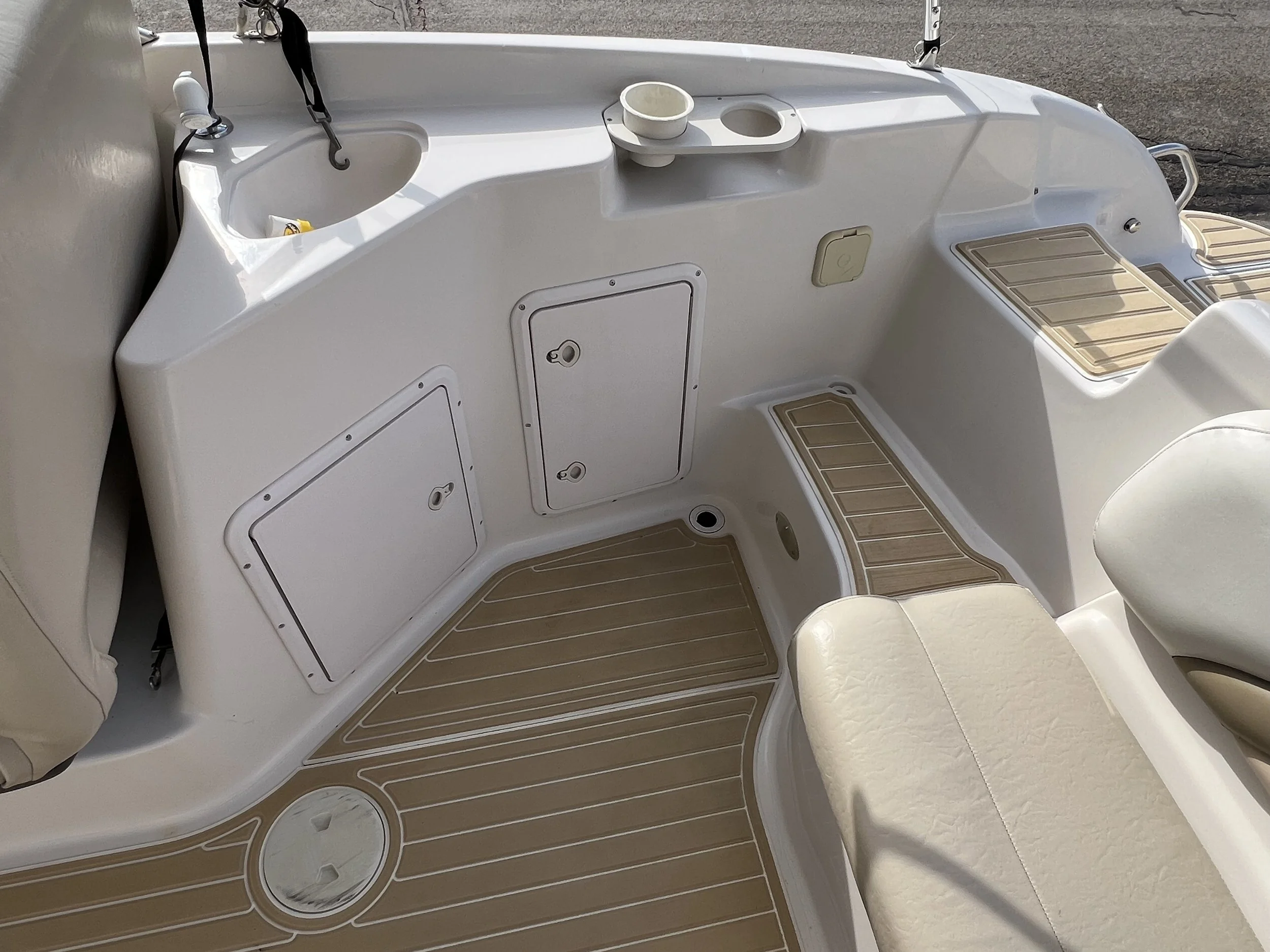 2001 Hurricane 23' Deckboat w/ 5.7 V8 Mercruiser & Trailer — Sun Sport ...