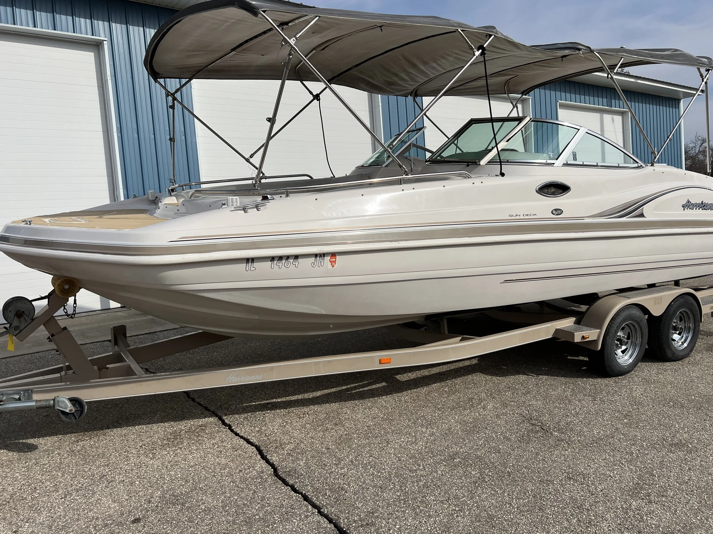 SOLD 2001 Hurricane 23' Deckboat w/ 5.7 V8 Mercruiser & Trailer — Sun ...