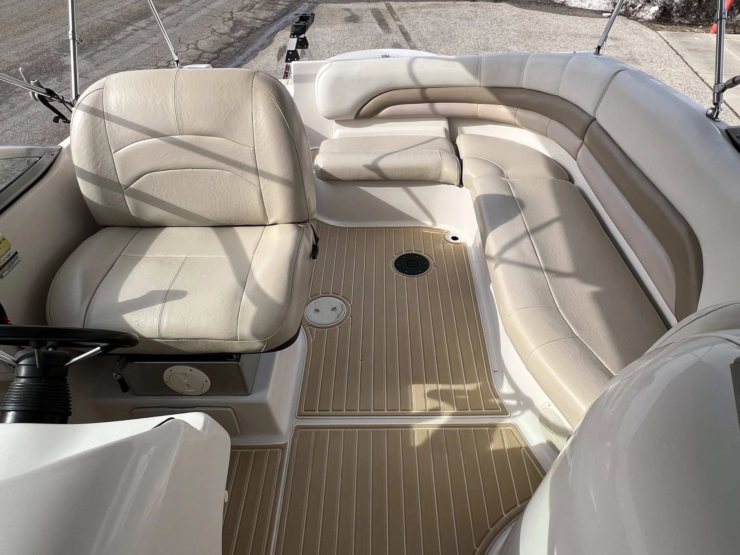 2001 Hurricane 23' Deckboat w/ 5.7 V8 Mercruiser & Trailer — Sun Sport ...