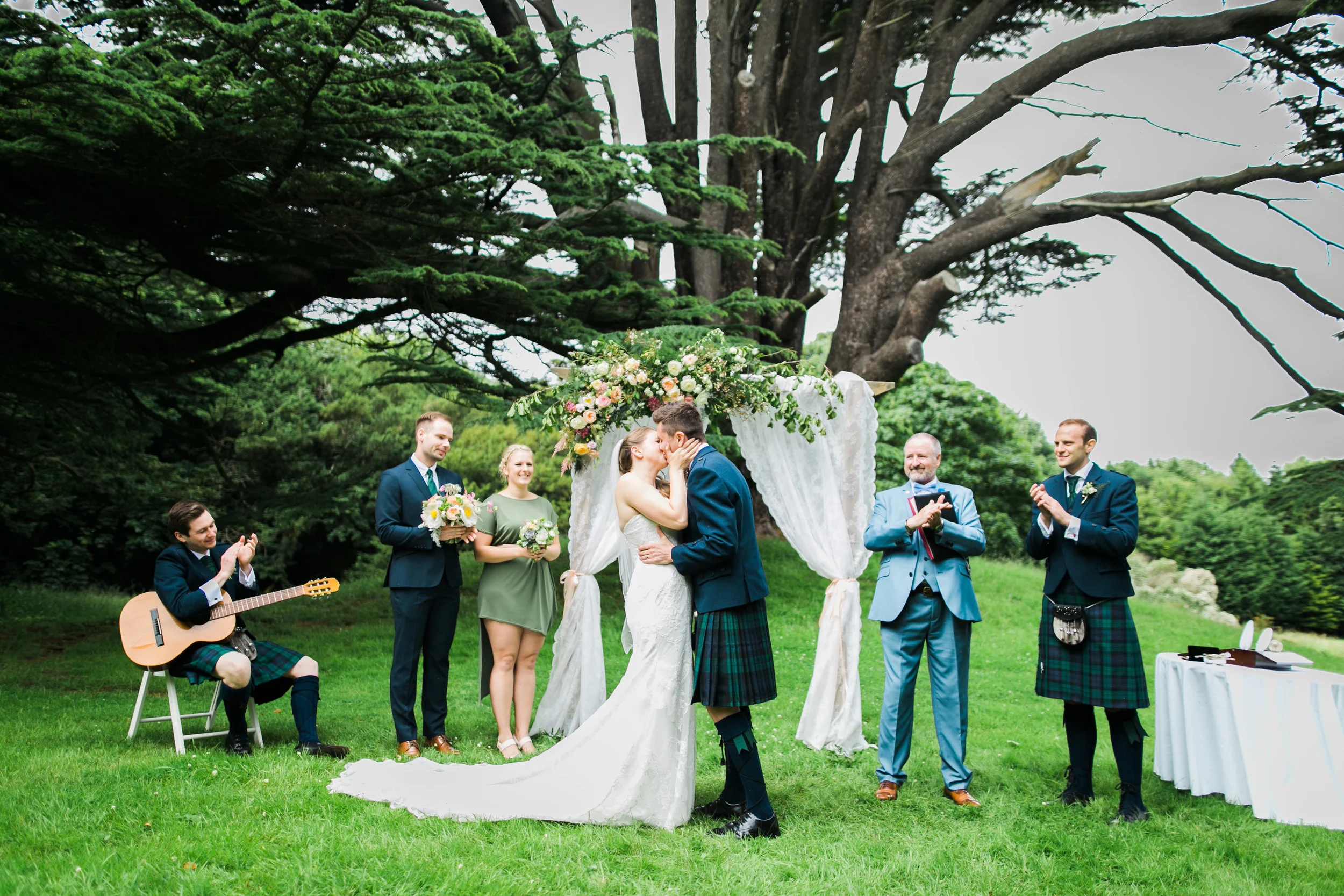 A guide to wild flower wedding arches — Sustainable Wild Flower Wedding ...