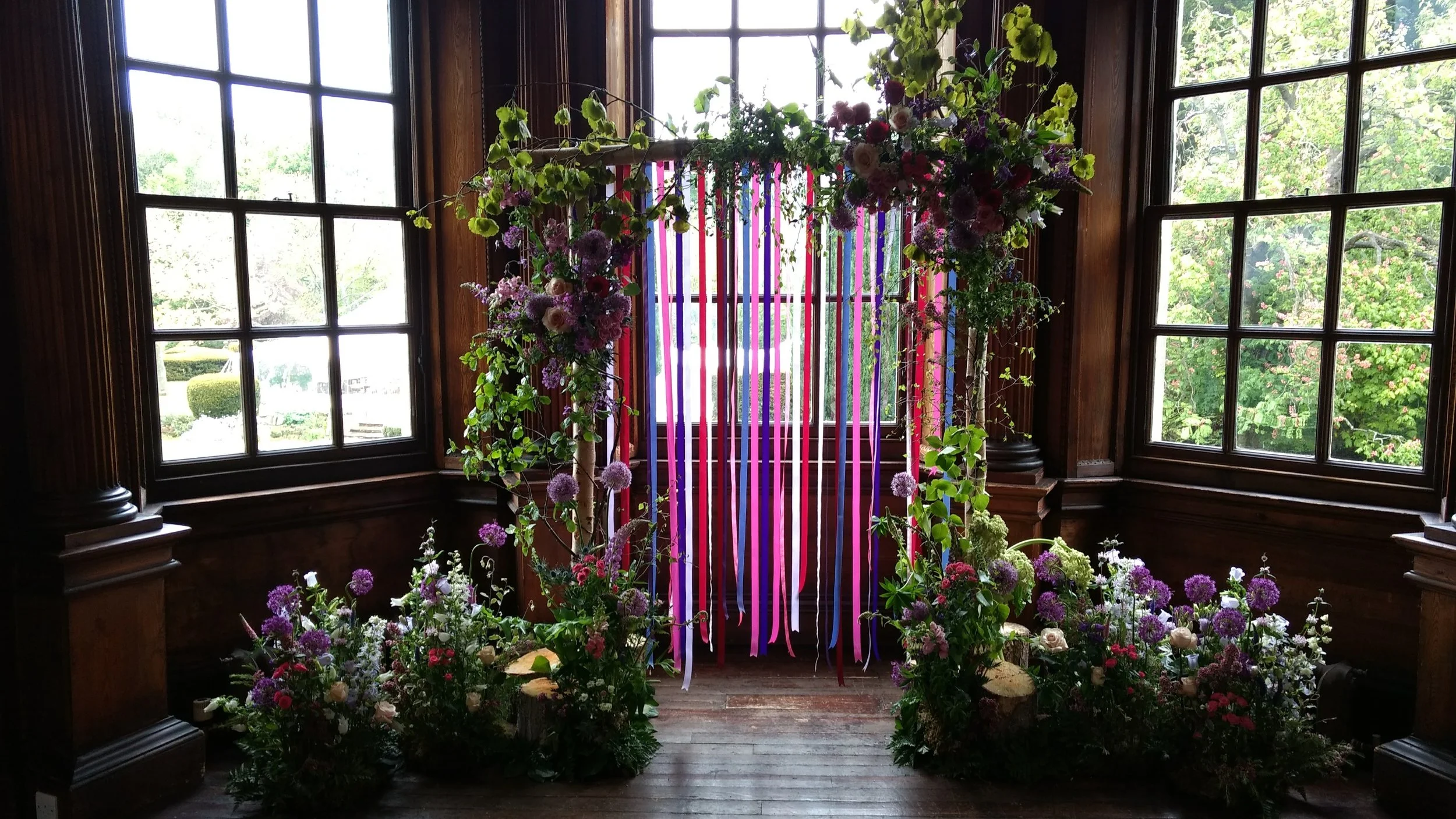 A guide to wild flower wedding arches — Sustainable Wild Flower Wedding ...