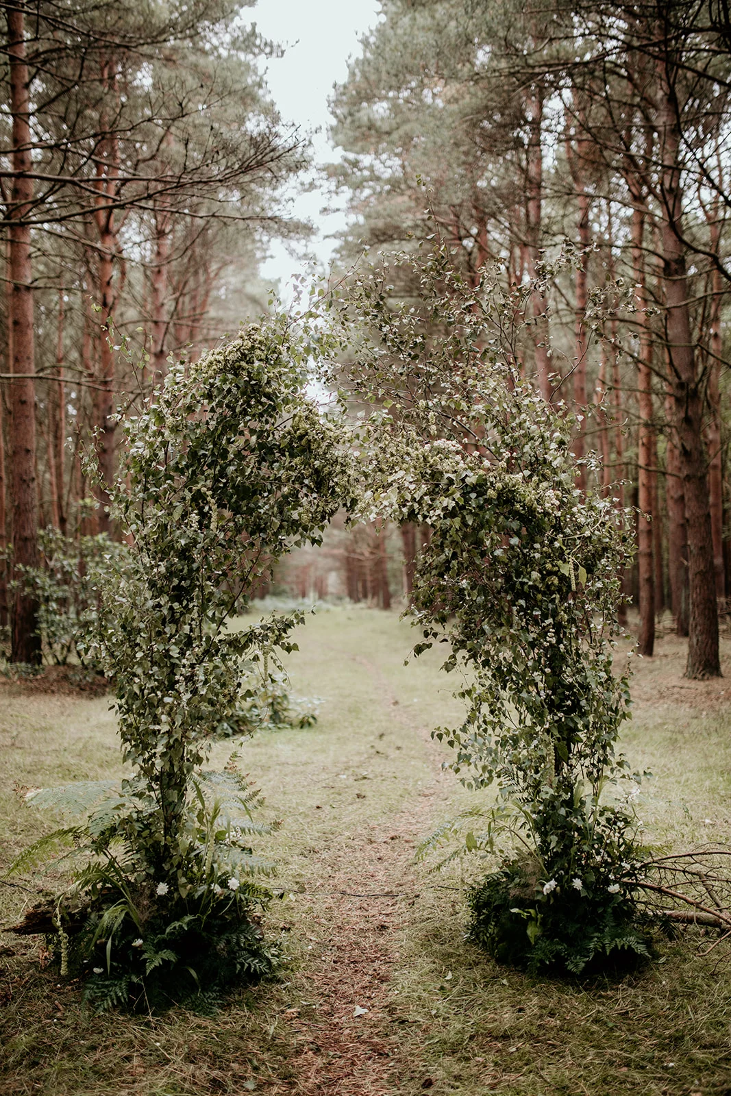 A guide to wild flower wedding arches — Sustainable Wild Flower Wedding ...