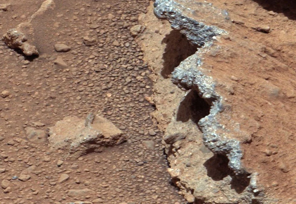 Pictures from Curiosity Show the Bottom of an Ancient Lake on Mars, the ...