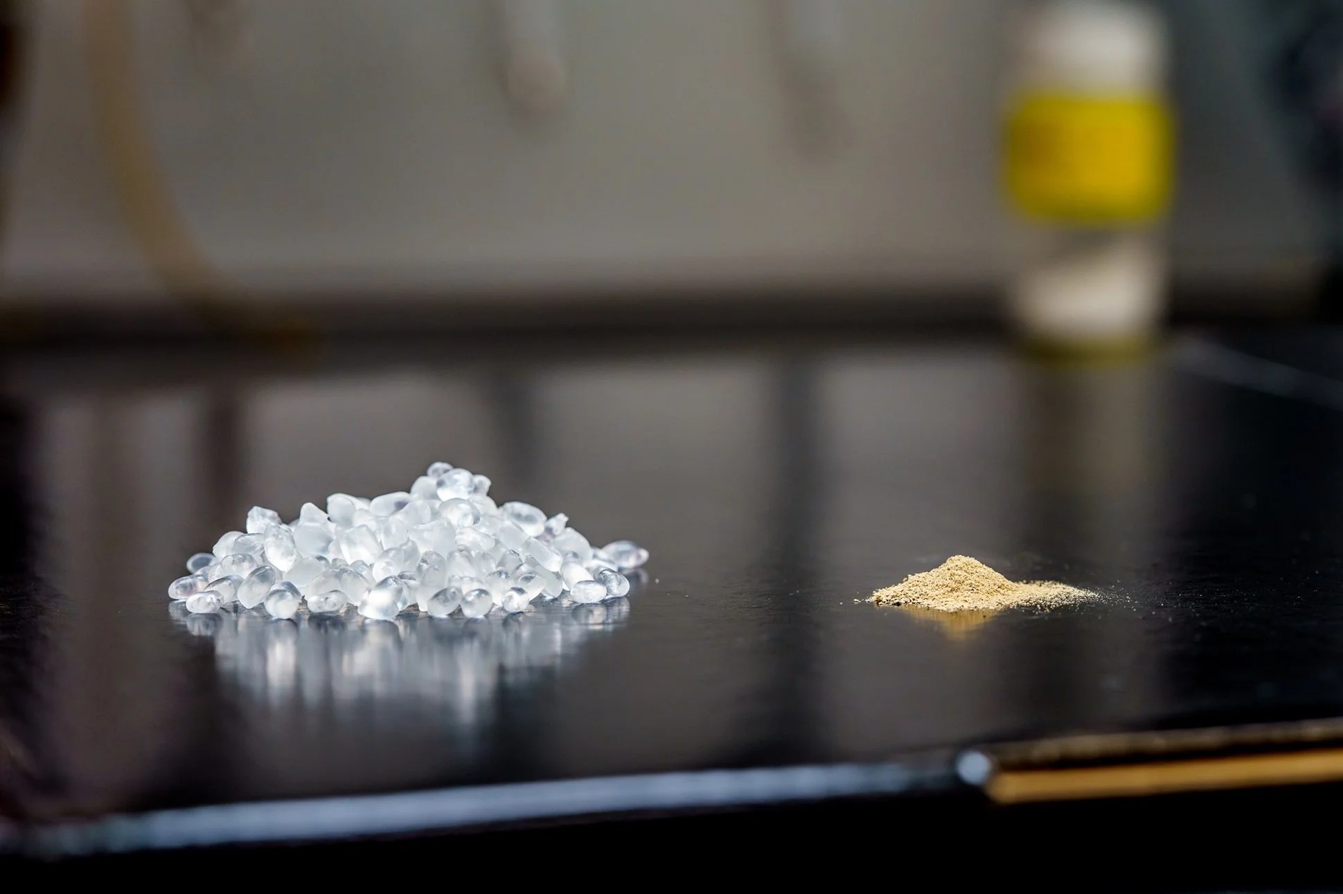 Scientists developed an ingenious type of 'living bioplastic' that ...