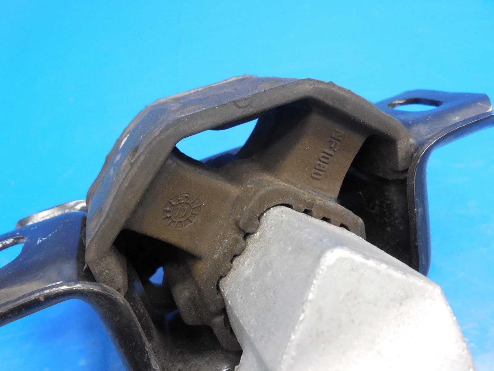 Fortwo Passion Pure 2008-2015 OEM Engine Side Mount — Call to place an ...