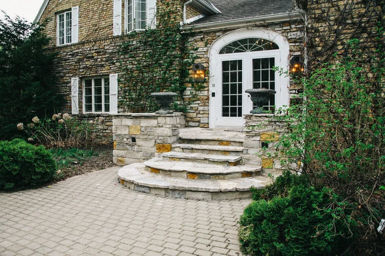 Natural Stone Hardscape Solutions | Colonial Stone