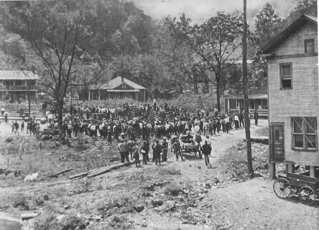 In August 1921, an estimated 15,000 coal miners and their allies ...