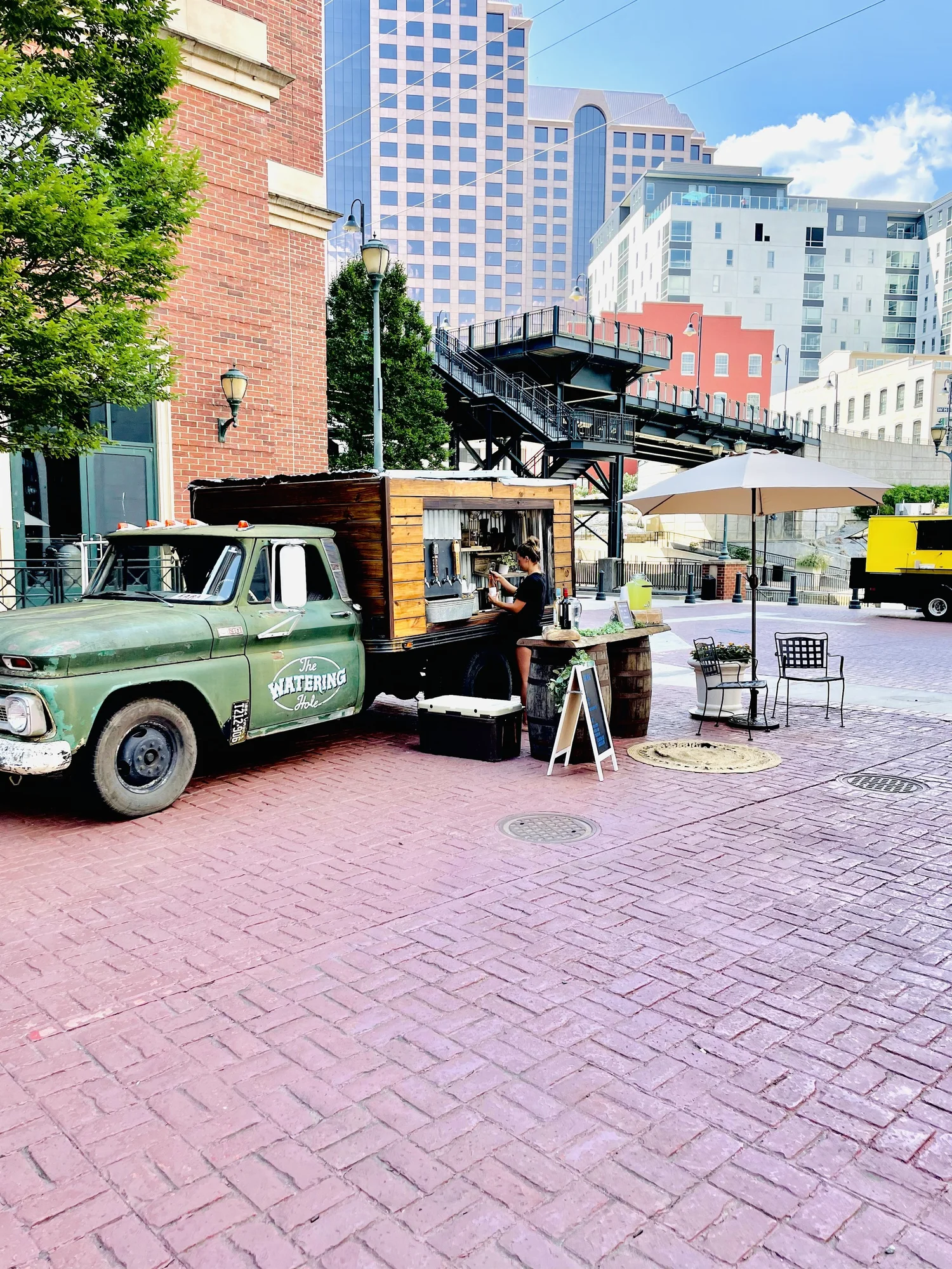 mobile beer truck, mobile bar