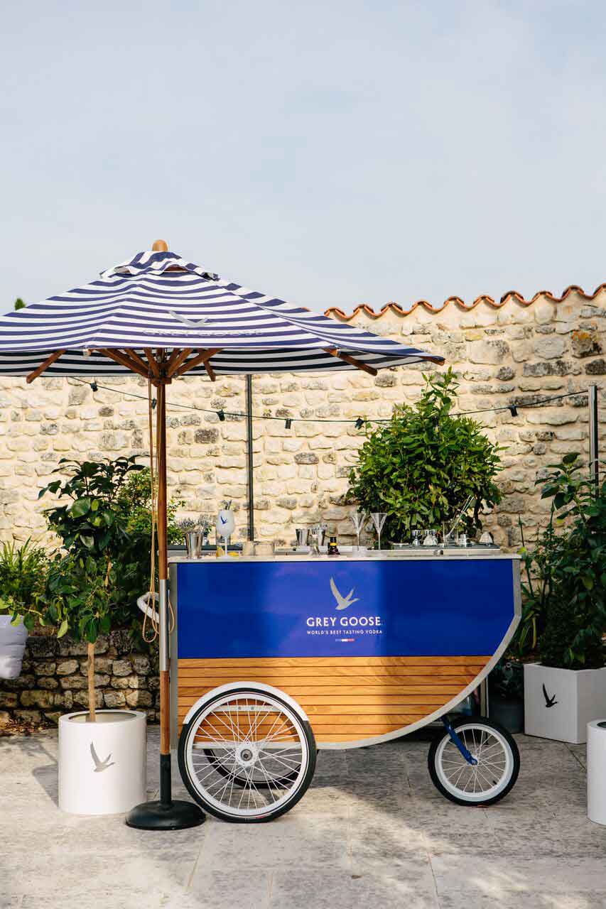 Grey Goose - Le Logis — Bus Business