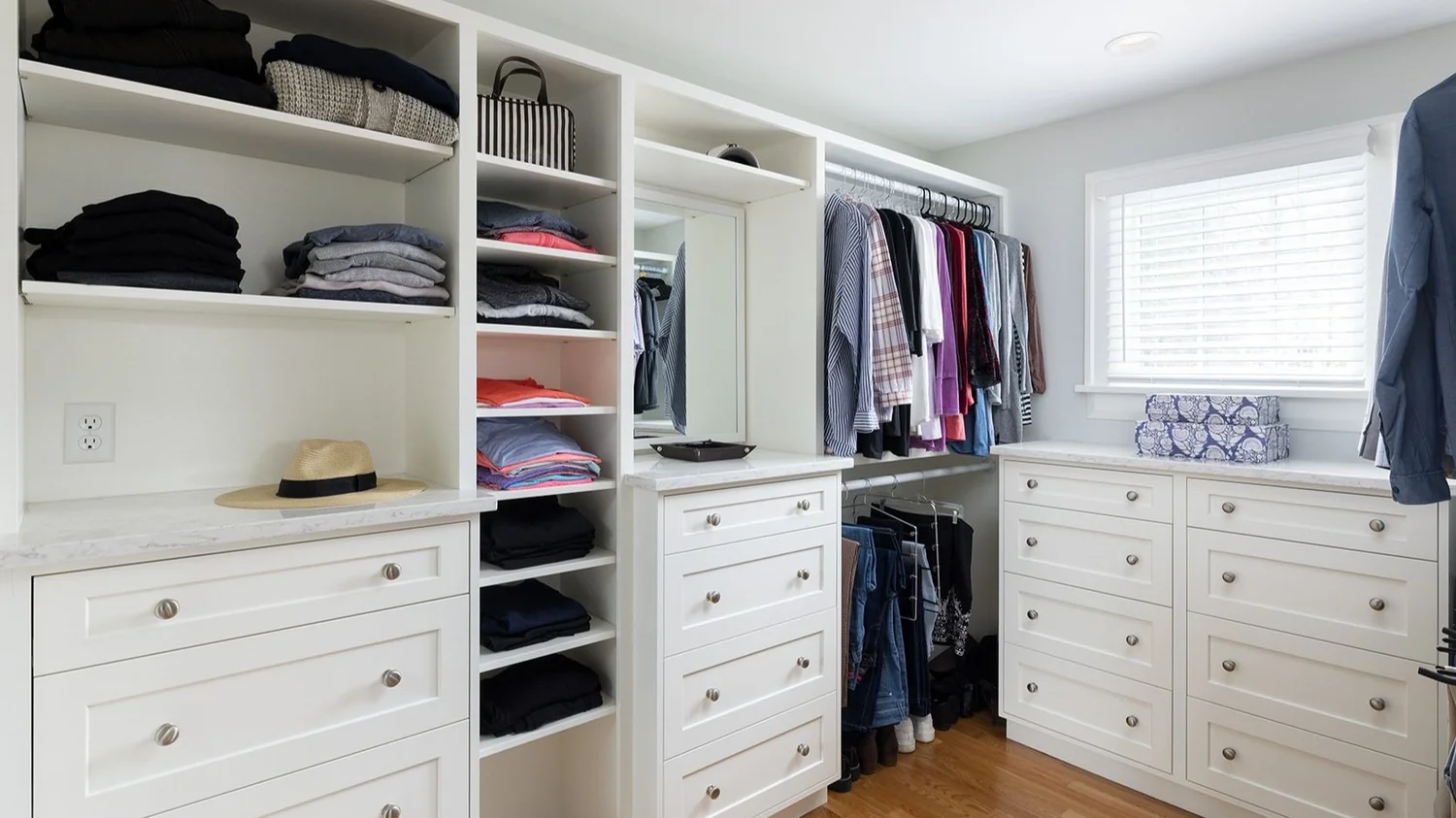 Learn The Dimensions and Get Tips On Designing A Walk-In Closet ...