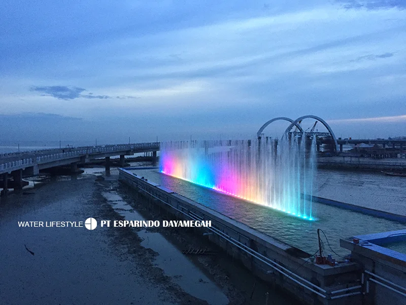 Air Mancur Menari Kenjeran Surabaya (Dancing Fountain At Kenjeran ...