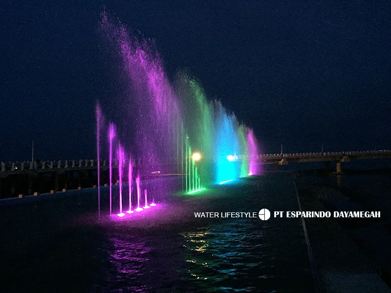 Air Mancur Menari Kenjeran Surabaya (Dancing Fountain At Kenjeran ...