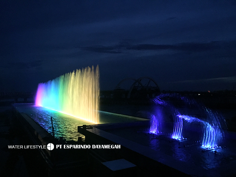 Air Mancur Menari Kenjeran Surabaya (Dancing Fountain At Kenjeran ...