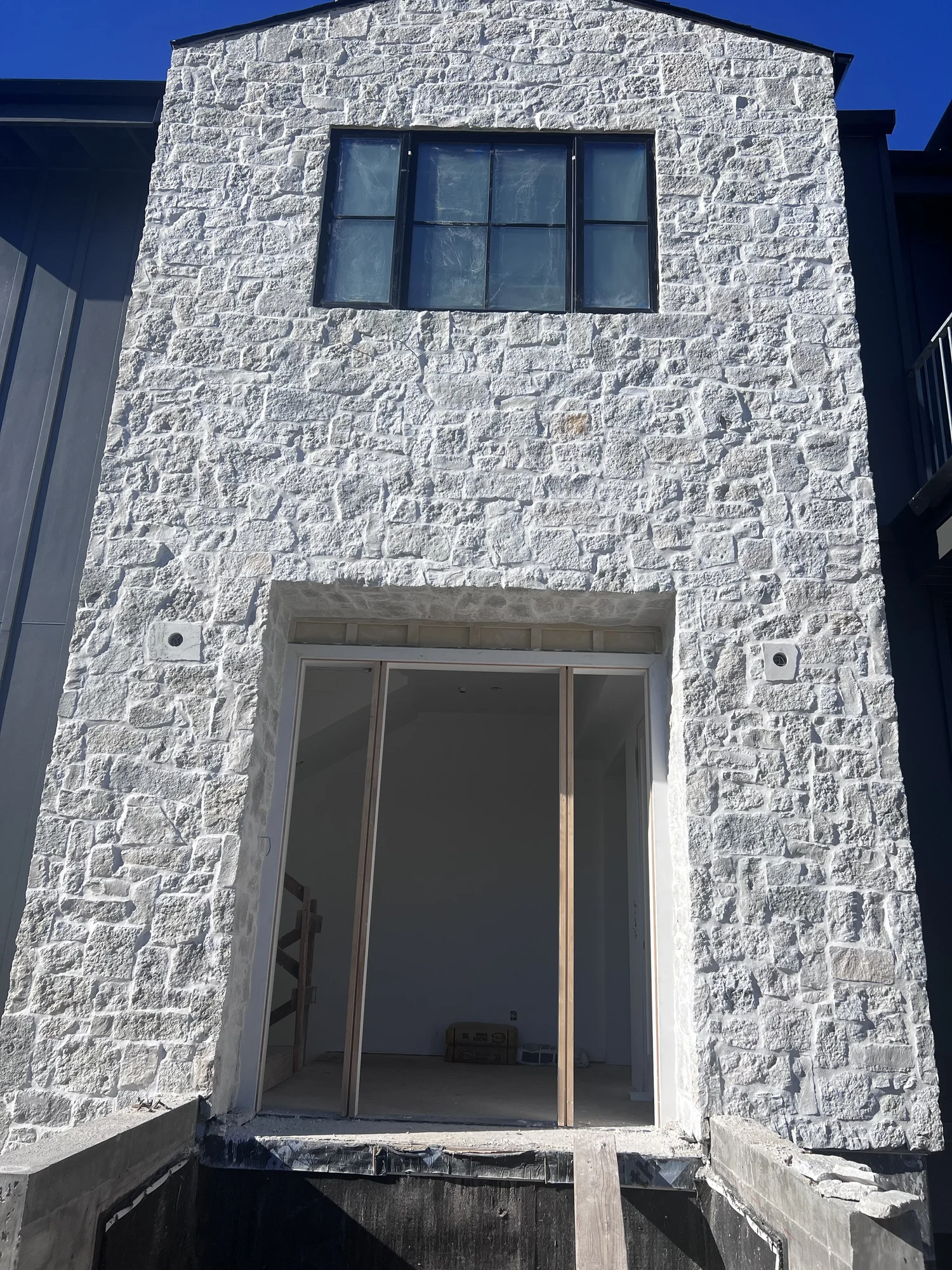 Tuscany Silver — Kő Natural Stone