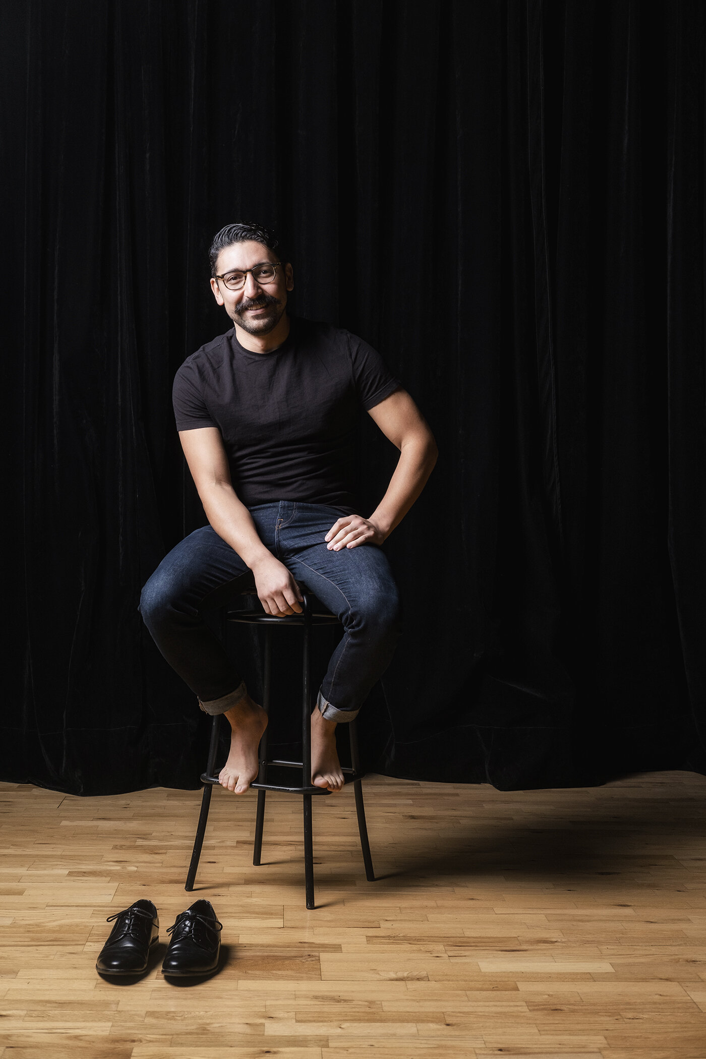 Bio/Reviews — Efraín Solís, baritone