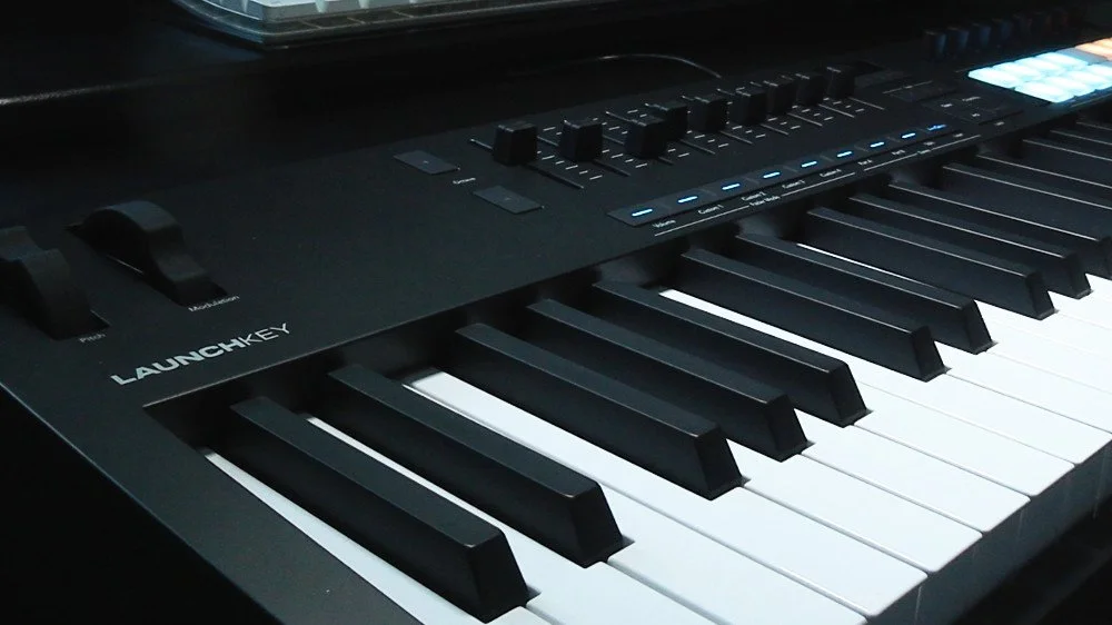 Novation Launchkey MK4 - We Check Out Easy Performance For Any DAW ...