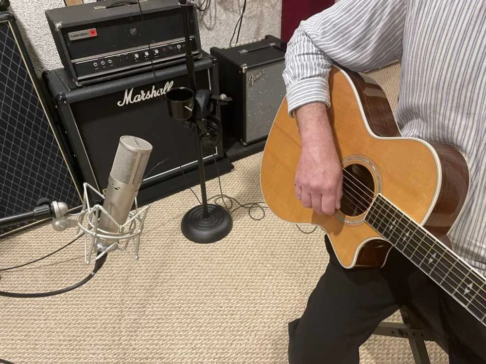 Record Acoustic Guitar - An In Depth Guide | Production Expert