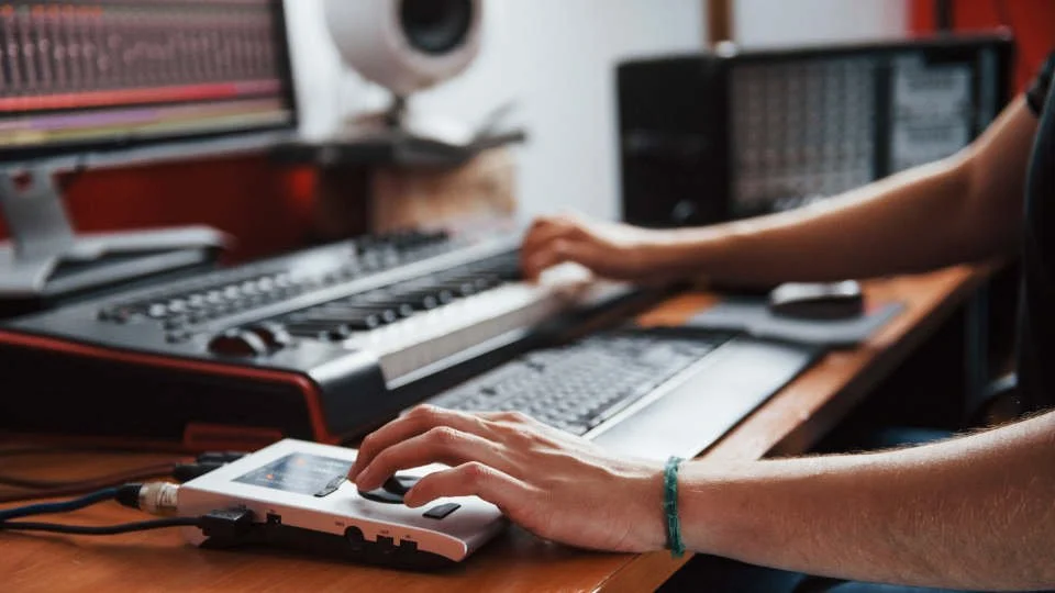 How To Choose The Right Way To Record Your Music | Production Expert
