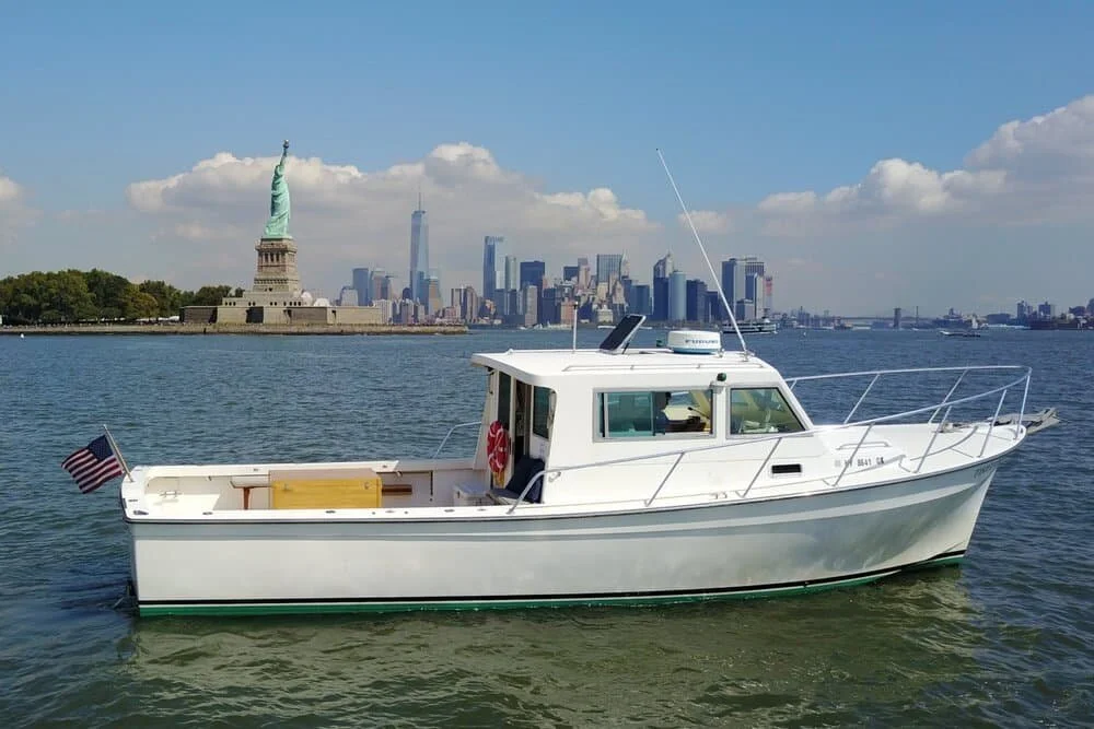 New York Harbor Tours & NYC Boat Cruises - Private Tours & Skyline Views