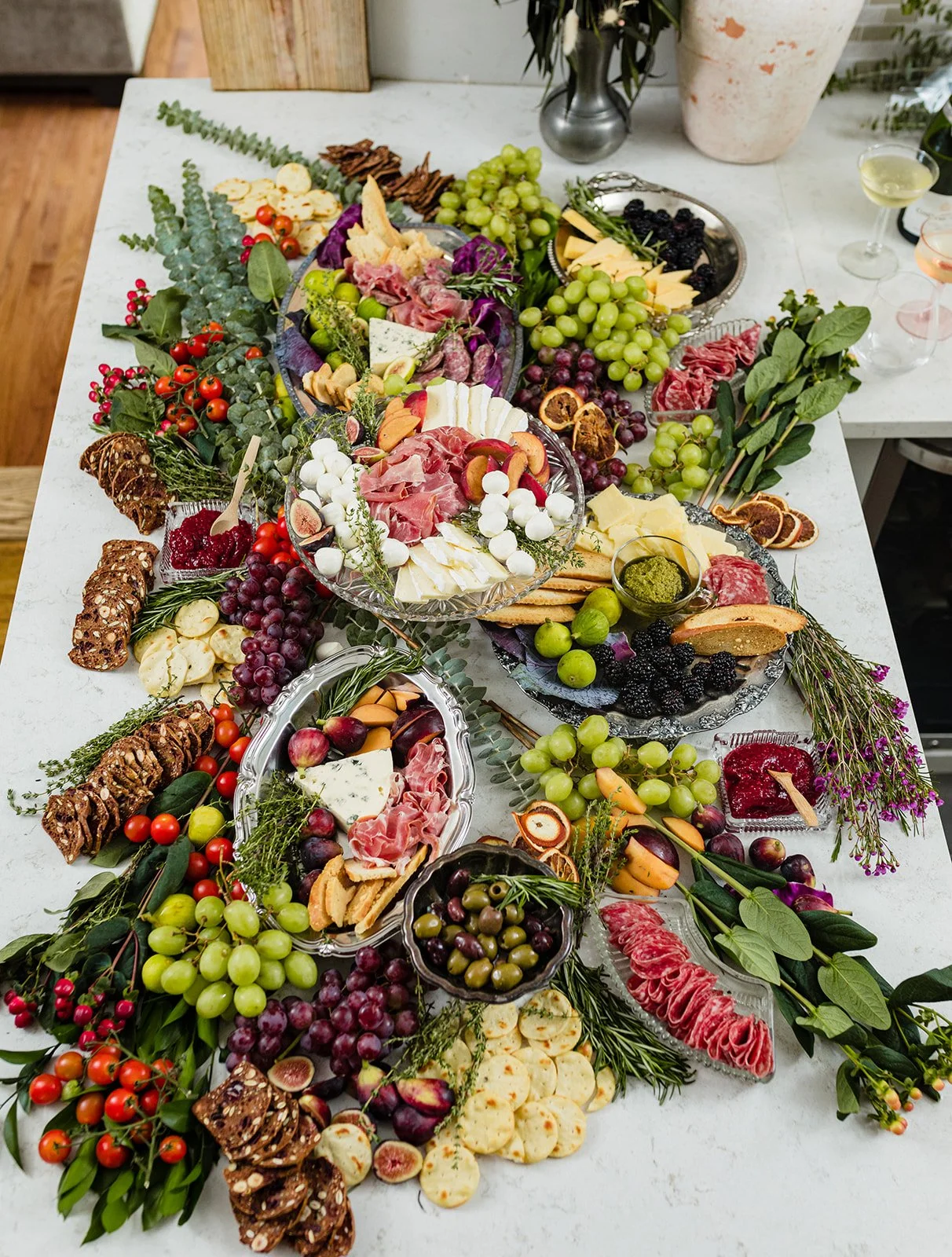 Wedding grazing table 60 photos - Astyledwedding.com