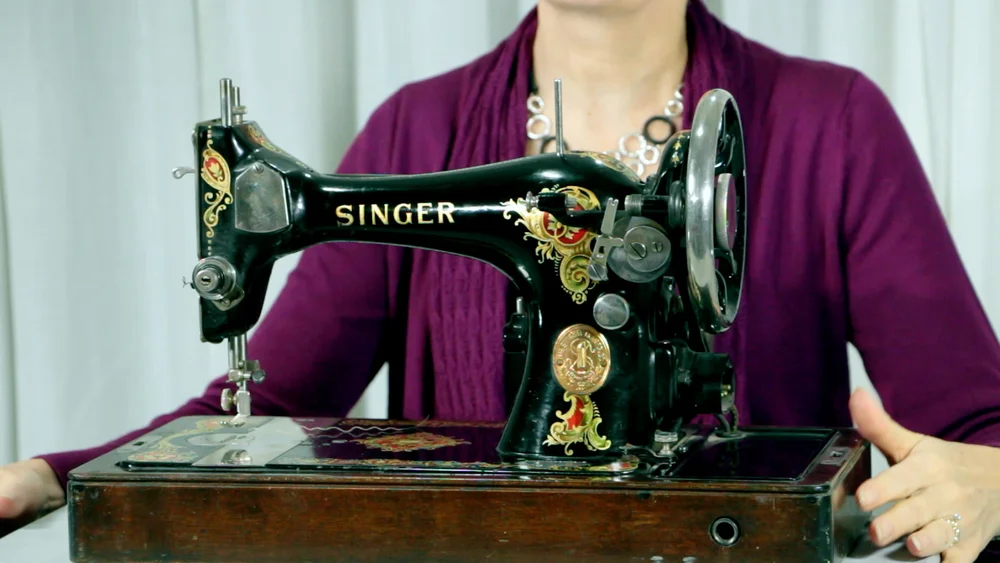 Singer 128 with La Vencedora Decals — Chatterbox Quilts