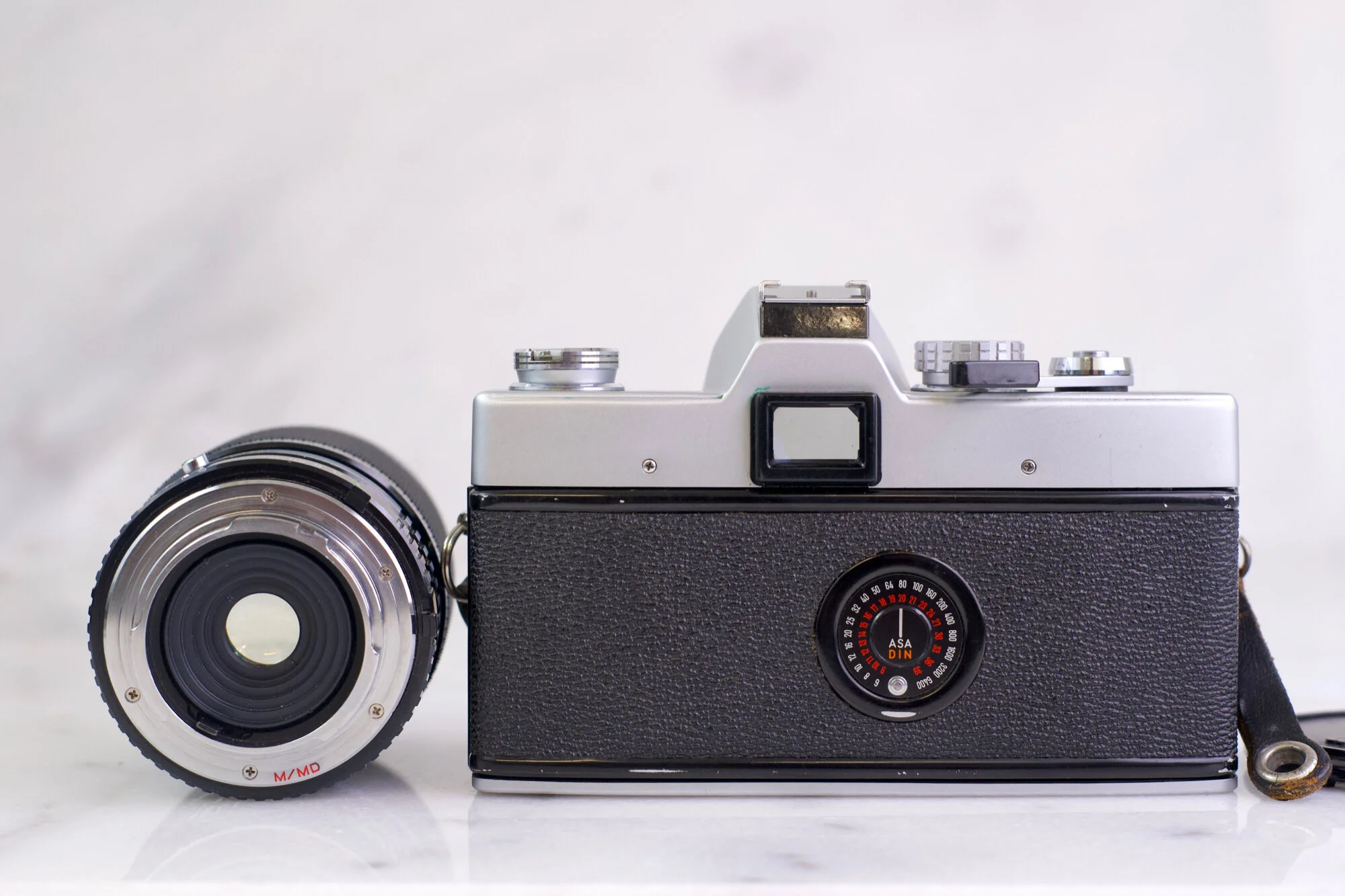 Minolta SRT 100 35mm Film Camera with 28-80mm Zoom Lens, Lens Cap and ...