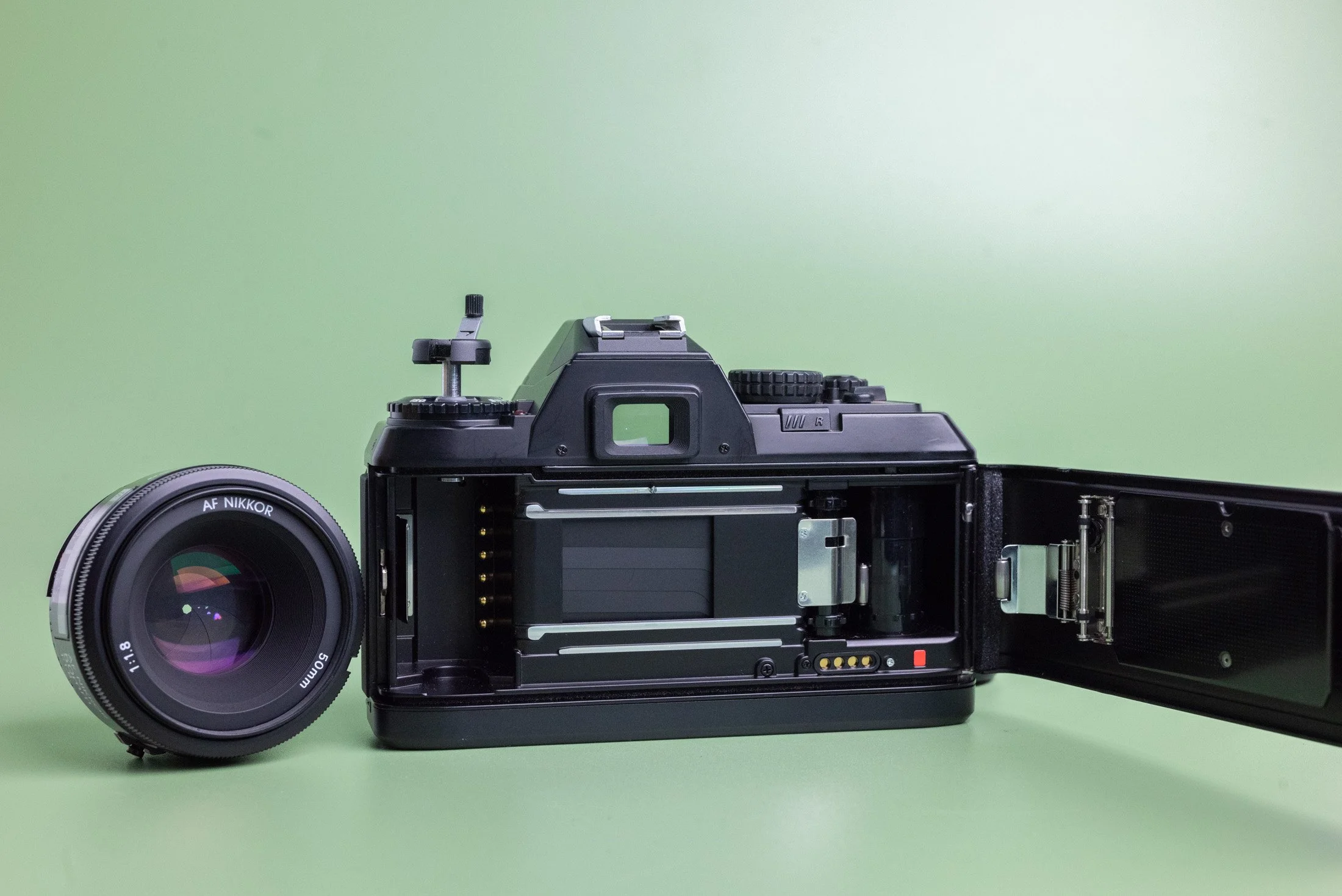 Nikon N2020 35mm Film SLR Camera with Nikon Nikkor AF 50mm f/1.8 Fast ...
