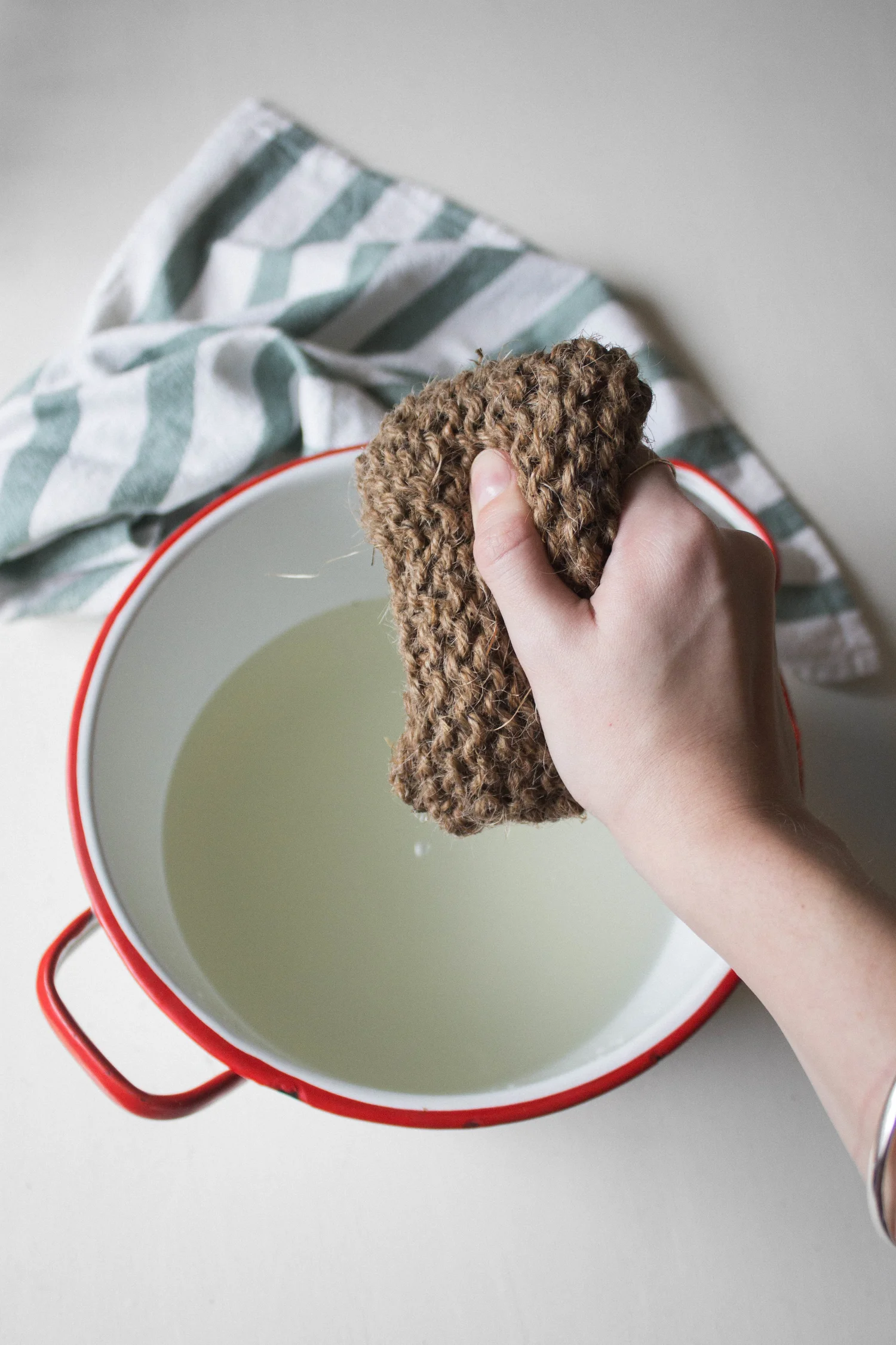 DIY Knit Twine Scrubbing Sponge — Cashmere & Plaid