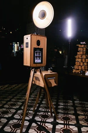 ICON Photo Booth Hire - Elegant State-Of-The-Art Photo Booth