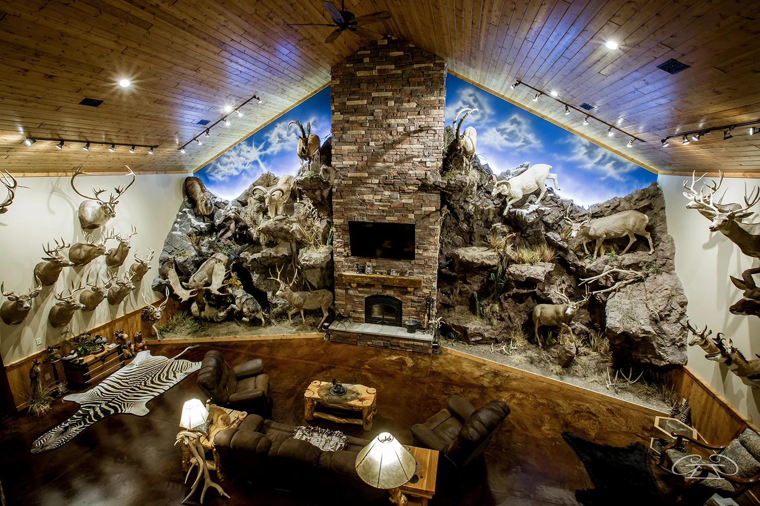 The Wildlife Gallery Custom Taxidermy Studio - Indoor Mountains
