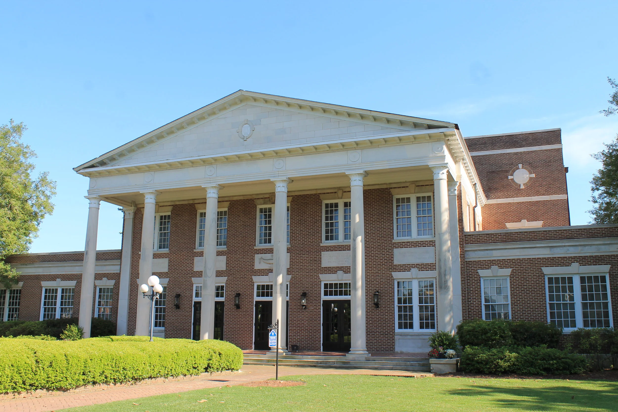 Magnolia Chain ceremony dates to 1890 — MUW Spectator