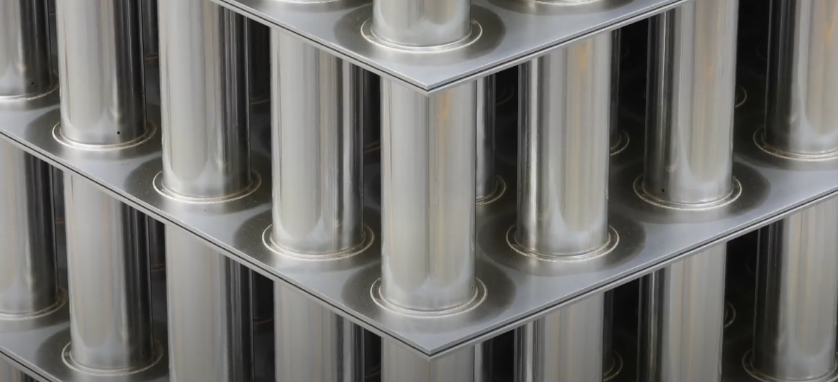 [VIDEO] This Cantilevered Building Was Built With Only Stainless Steel ...