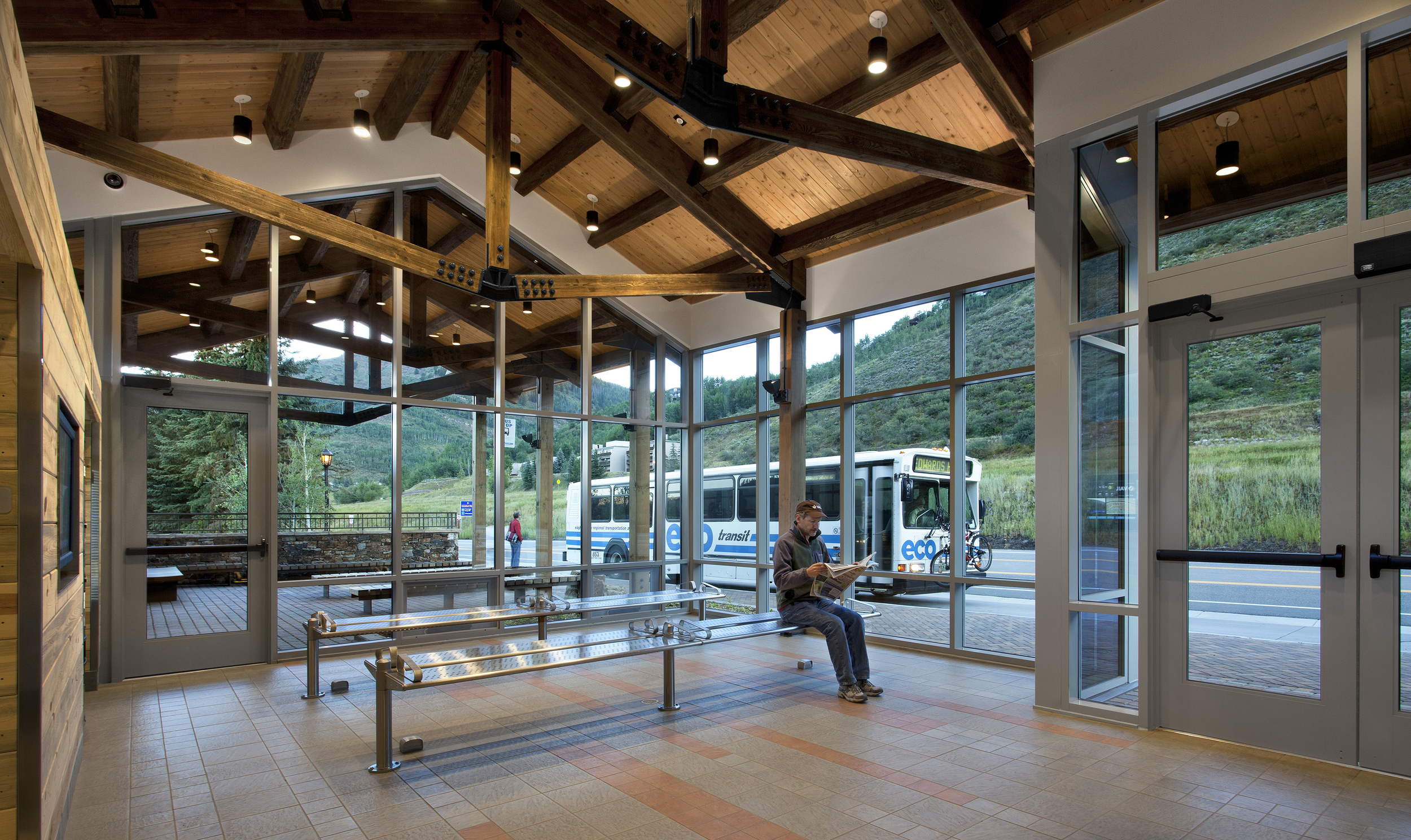 LIONSHEAD TRANSIT CENTER — 4240 Architecture