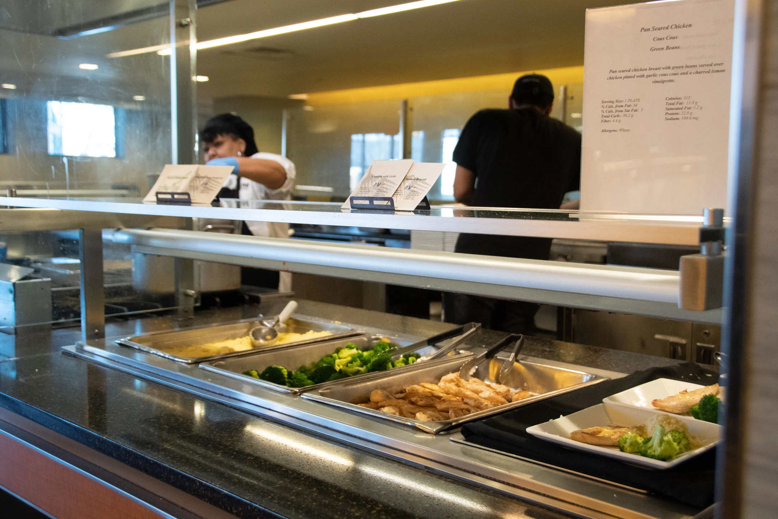The struggles of eating healthy at dining halls | The Daily Campus