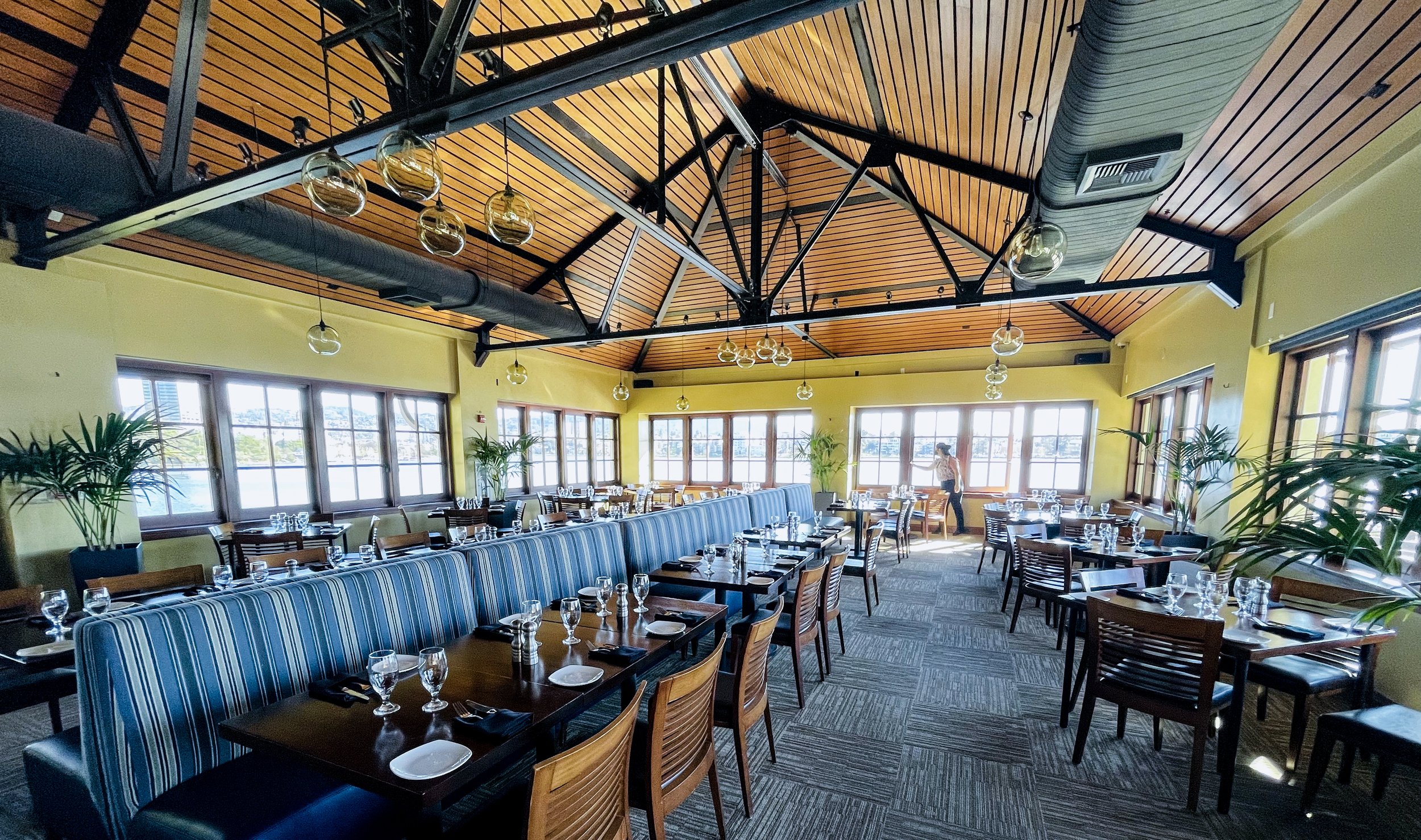 Lake Chalet — Oakland's Best Waterfront Restaurant