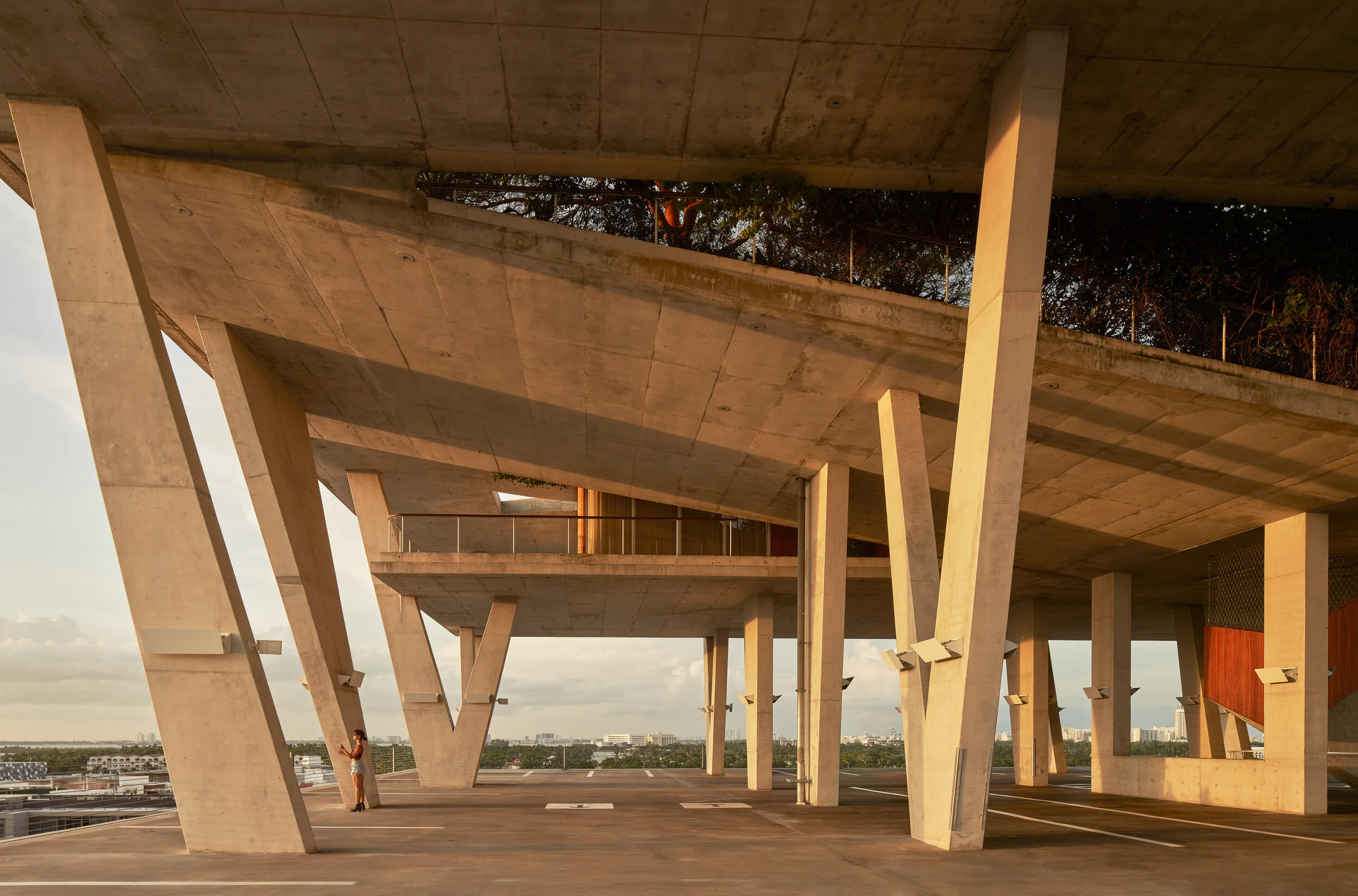 Christian Santiago: Architectural Photographer / Filmmaker